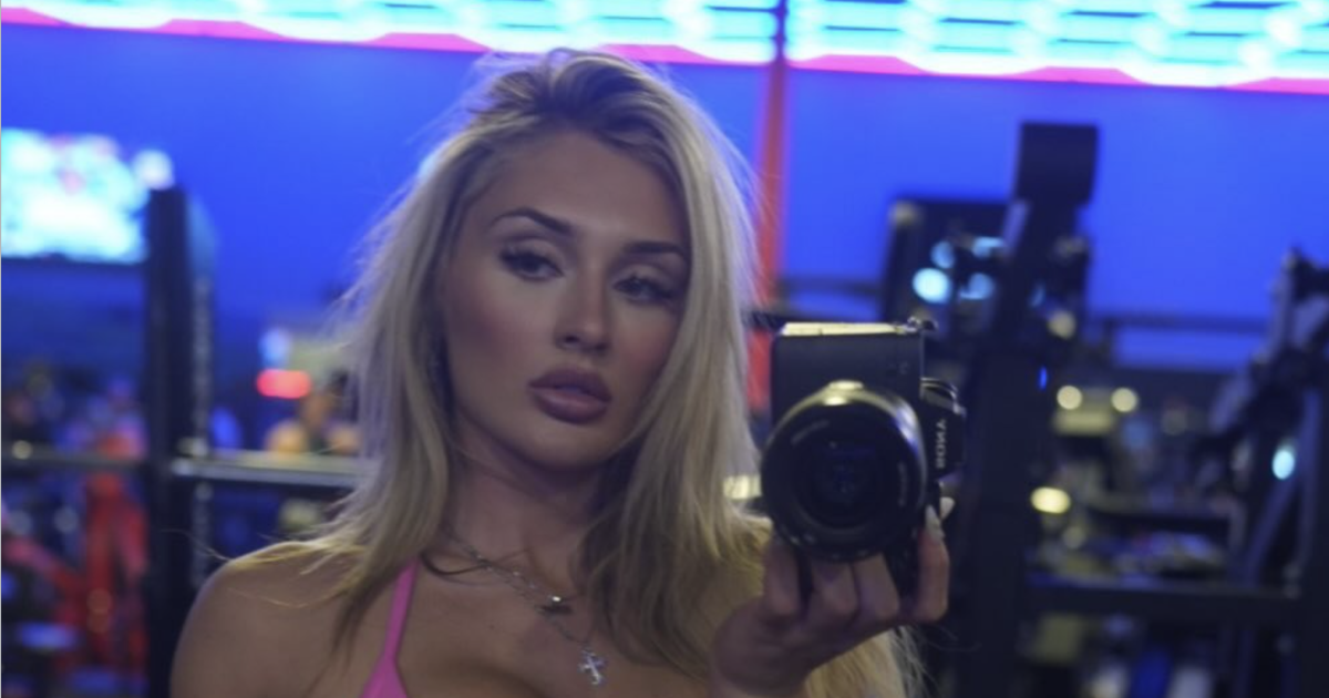 WWE Star Tiffany Stratton Has Fans Losing It Over Workout Photo - The Spun