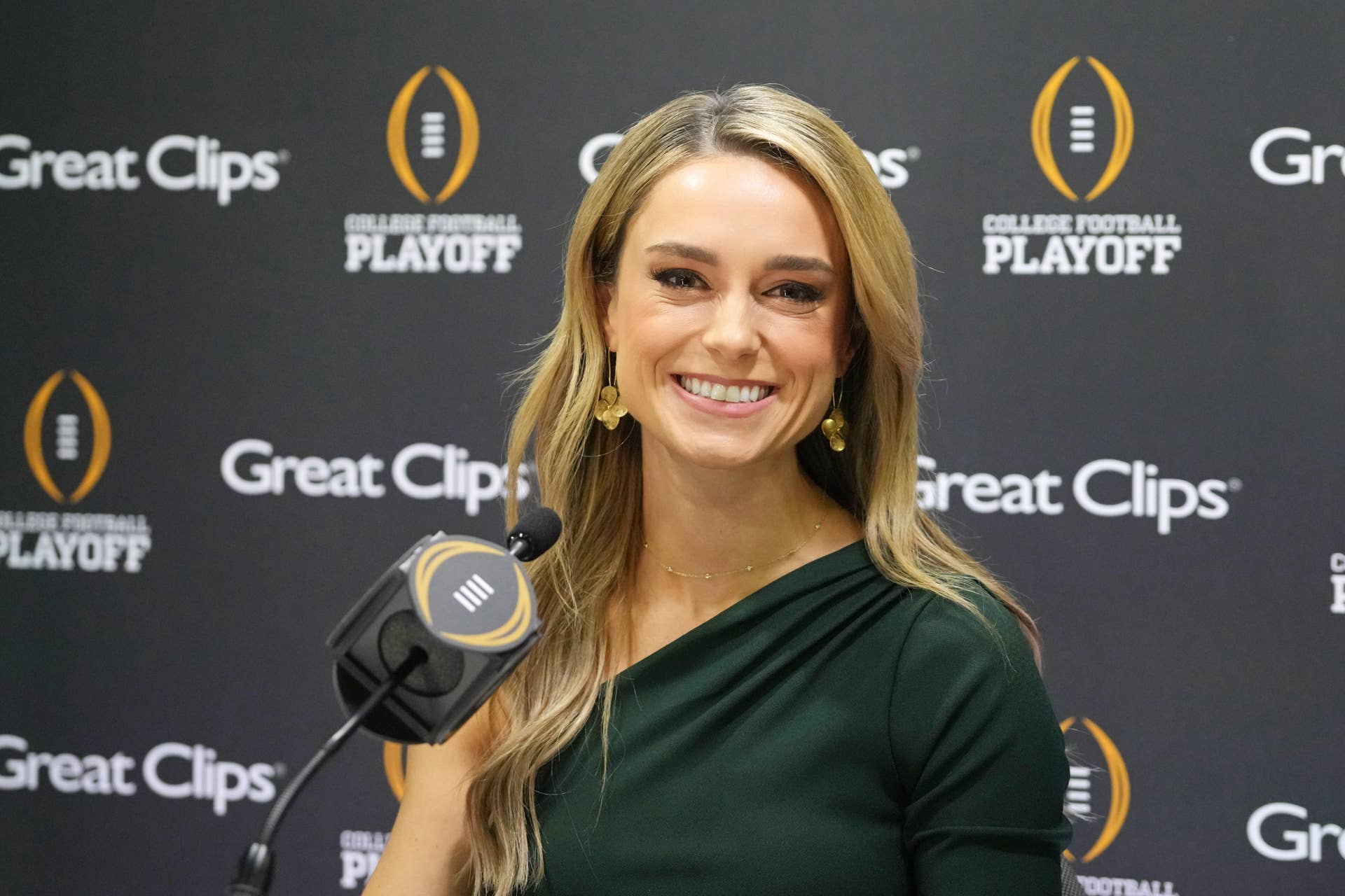 ESPN Sideline Reporter Molly McGrath Is Ready For Indiana vs. Oregon ...