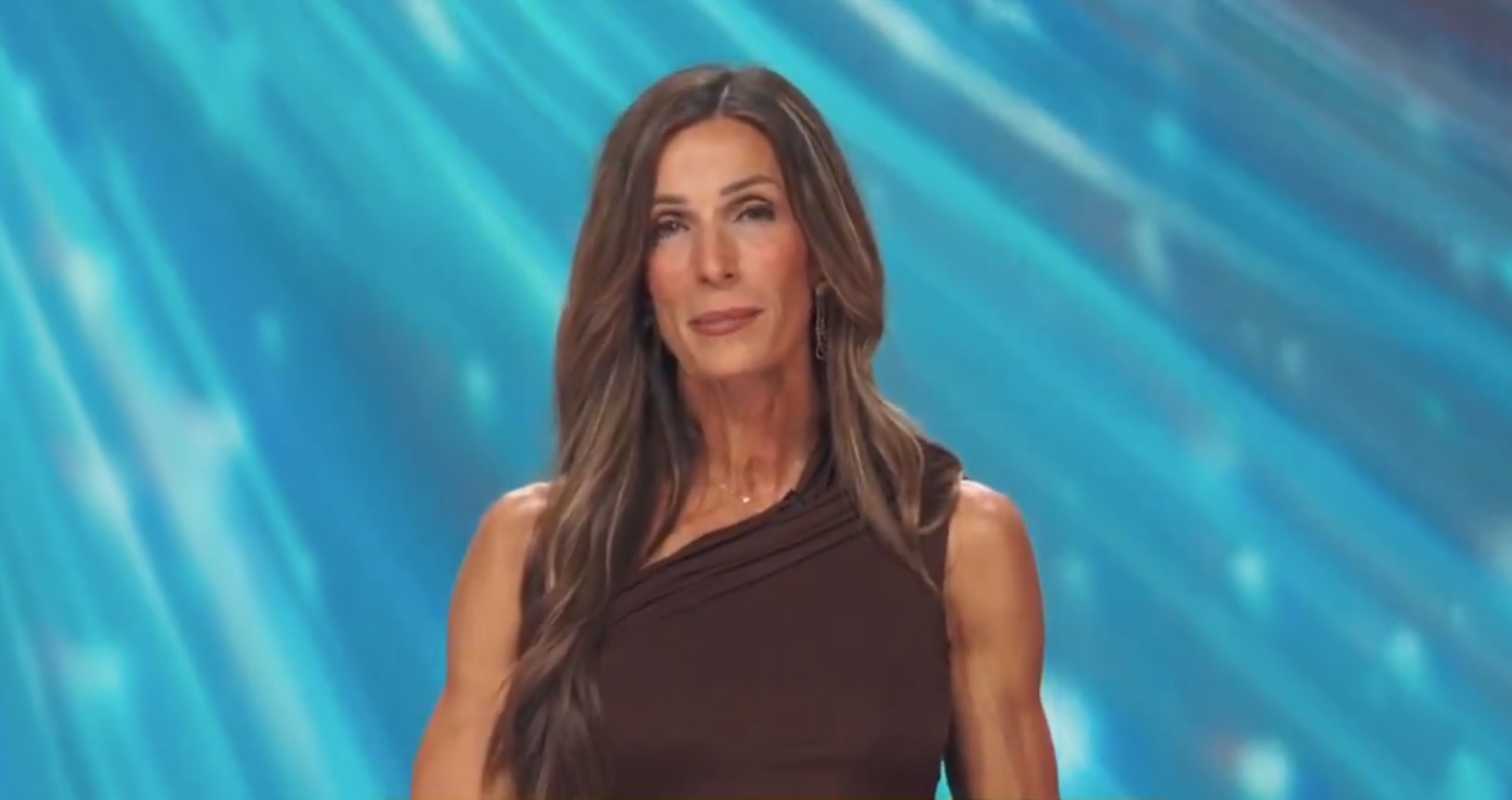 Jaxson Dart's Mom Causes Stir At NFL Honors Ceremony - The Spun