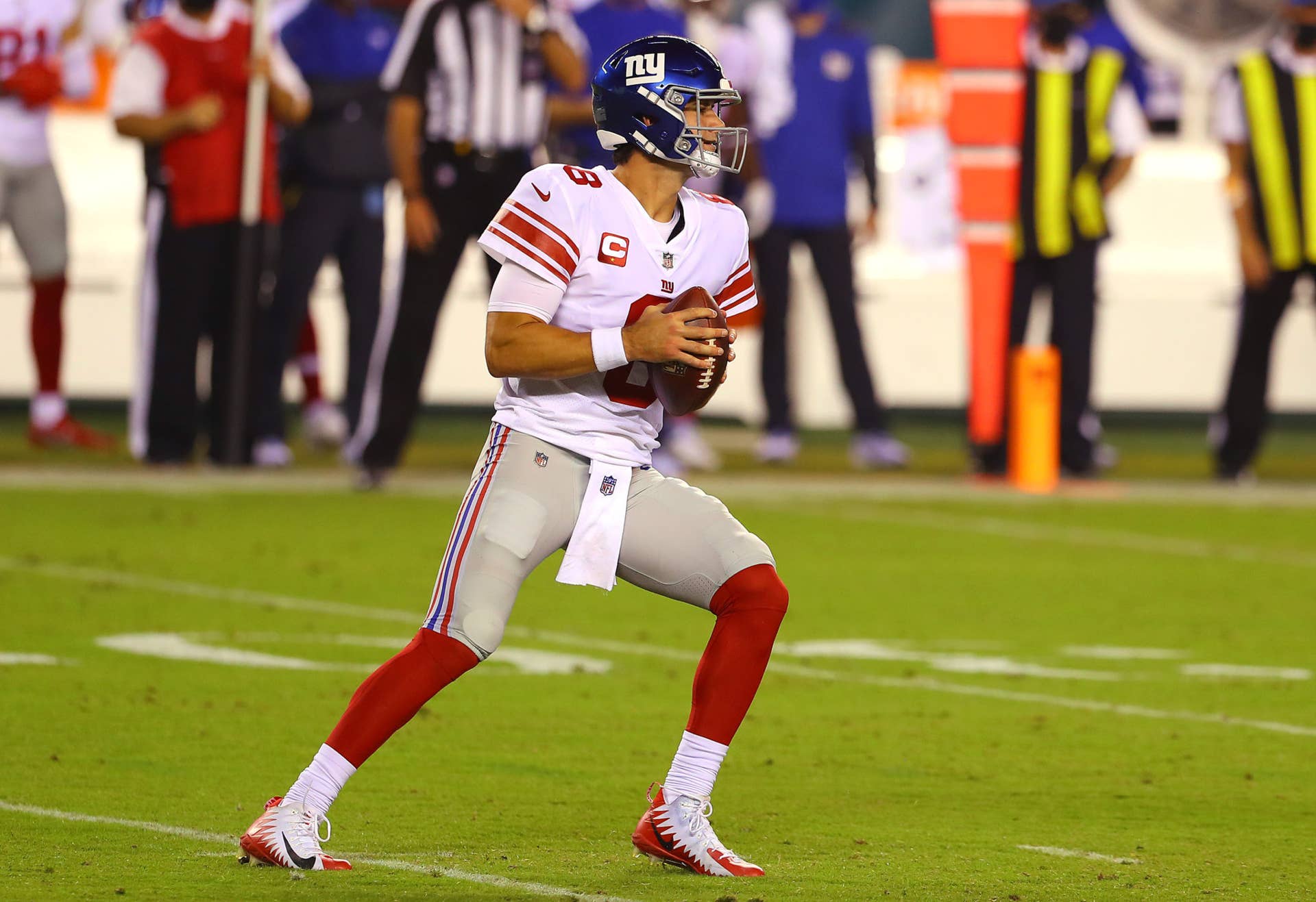 NFL World Reacts To Daniel Jones Contract Prediction - The Spun