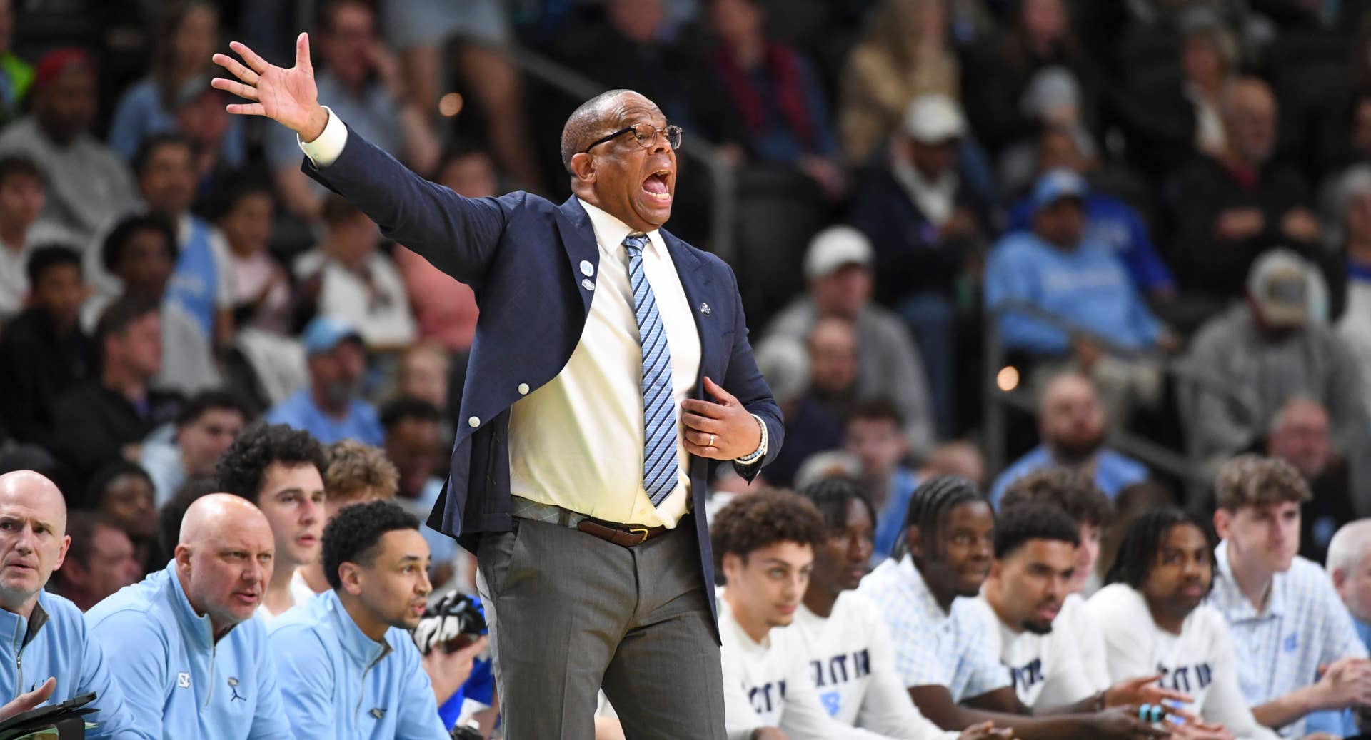 North Carolina Fans Want Hubert Davis Fired Immediately - The Spun
