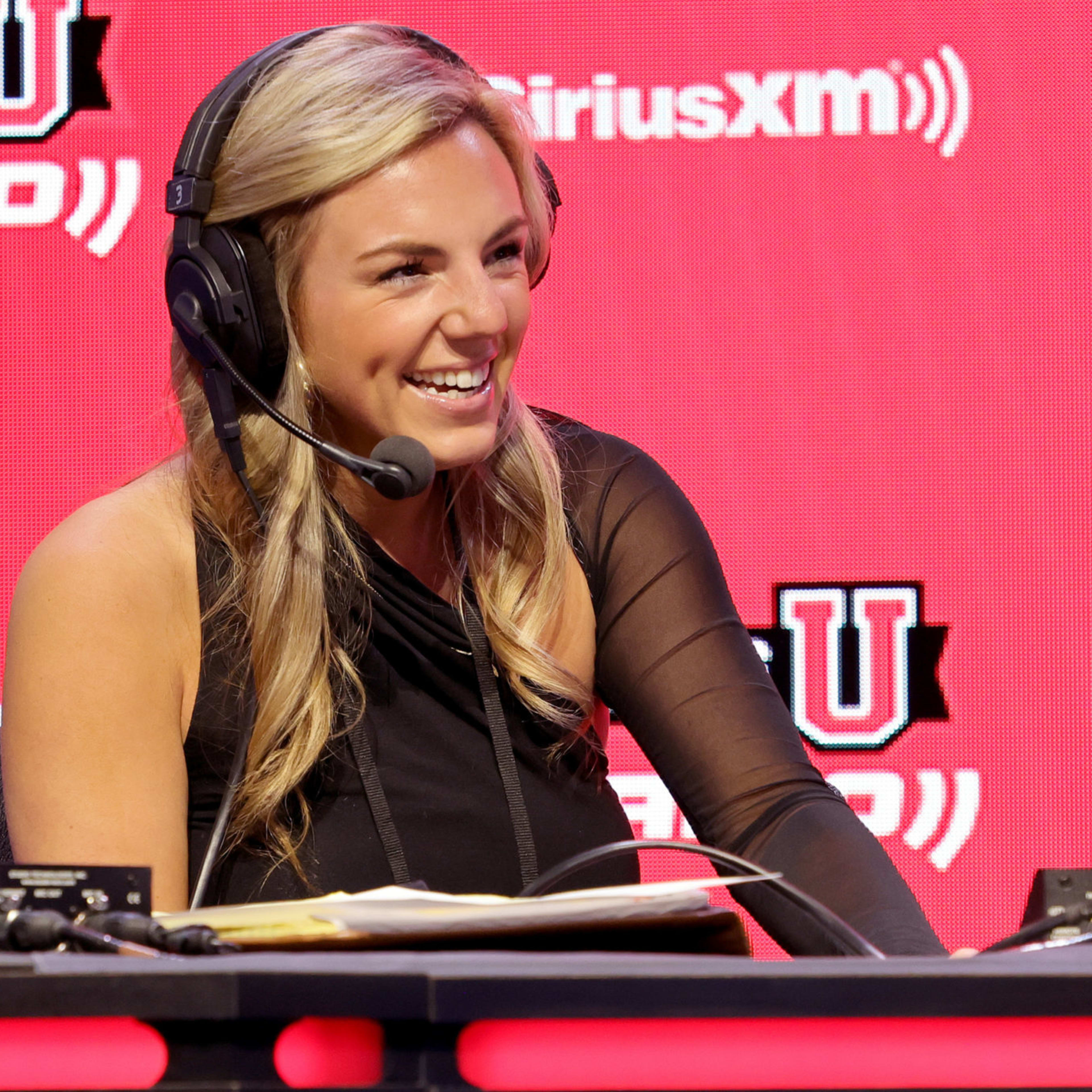 NFL Influencer Annie Agar Pokes Fun At Viral Concert Scandal - The Spun