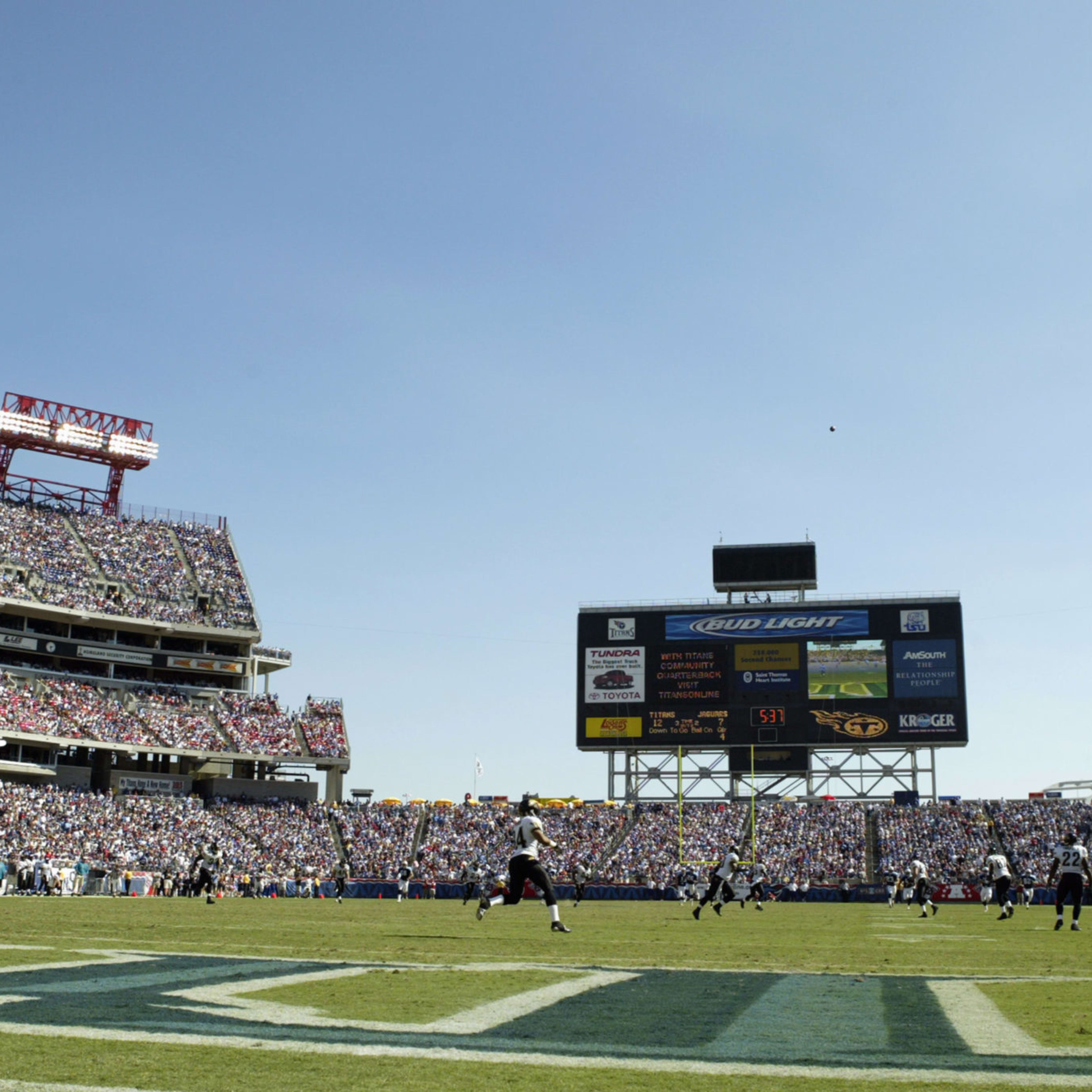 NFL Sideline Reporter Turns Heads In Racy Offseason Photo - The Spun