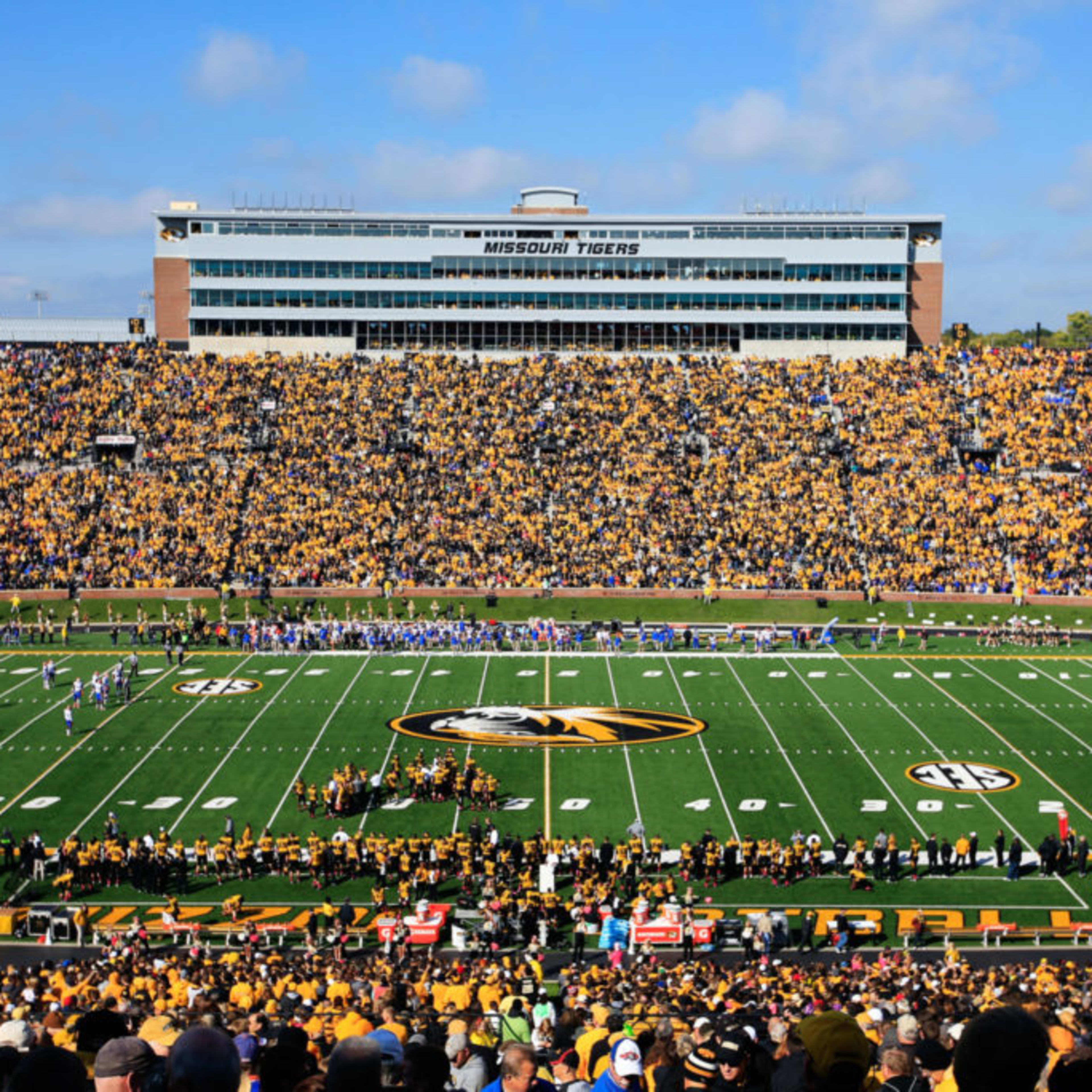 Track Fans Are Obsessed With Sha'Carri Richardson's Swimsuit Photo ...