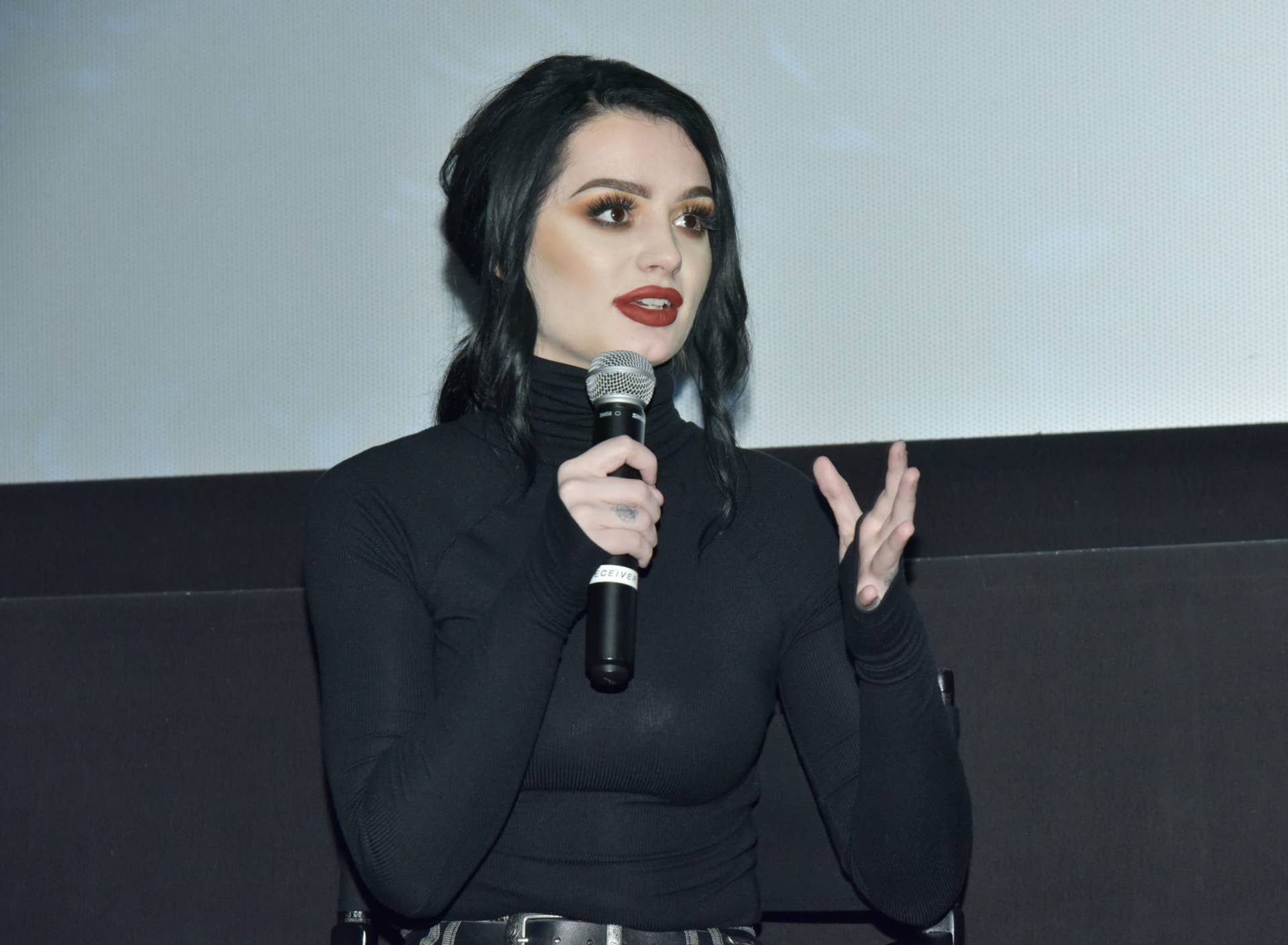 Former WWE Star 'Paige' Hints At Major Career Move - The Spun