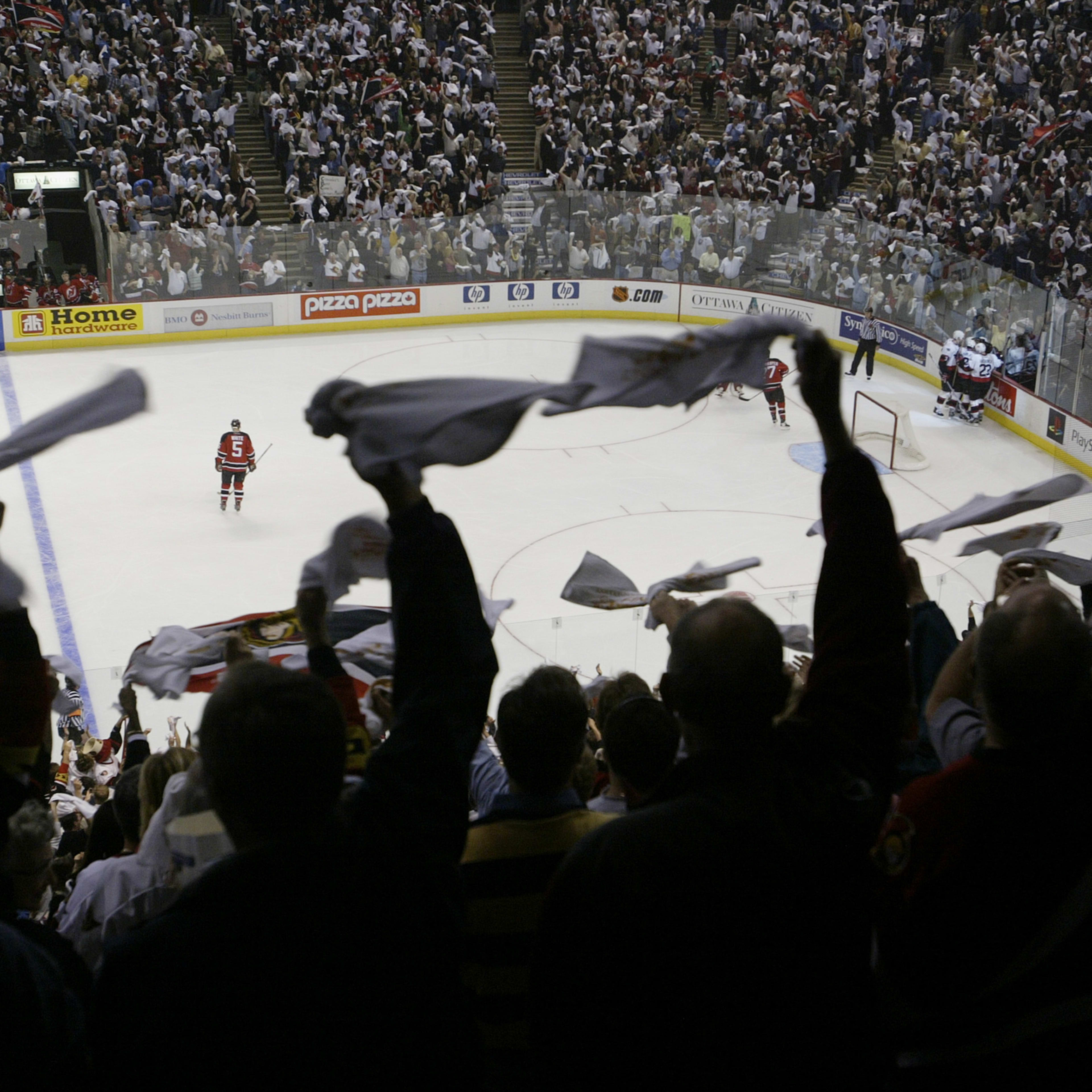 Italian Sports Reporter Turns Heads In 'Stunning' Red Dress - The Spun