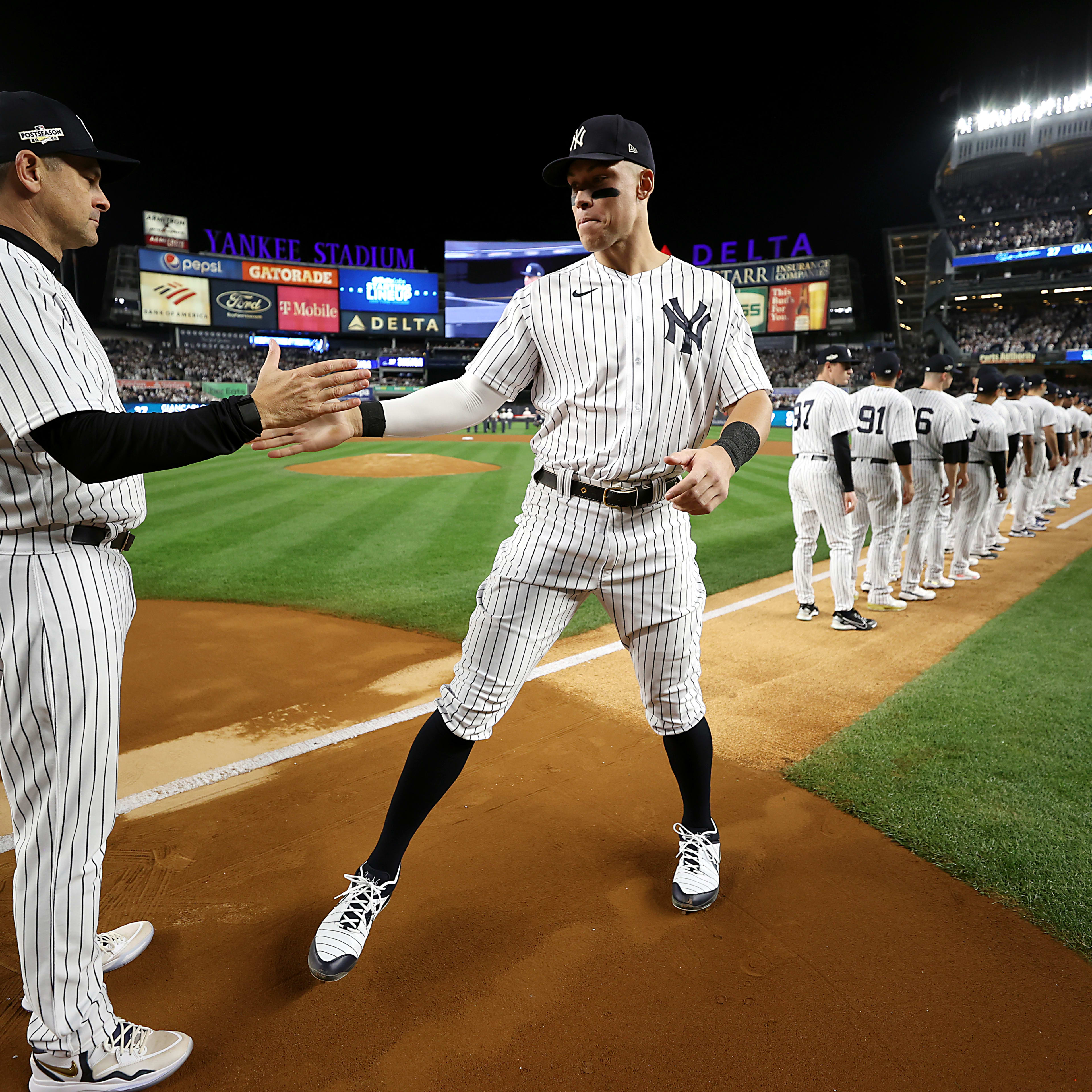 Laura Rutledge Suffered A Slight Wardrobe Malfunction During The Oklahoma-Texas Game - The Spun