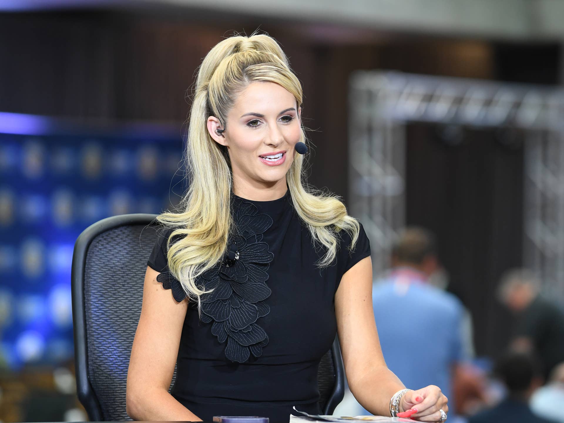 ESPN's Laura Rutledge Shows Off New Hairstyle With Jaw-Dropping Photo ...