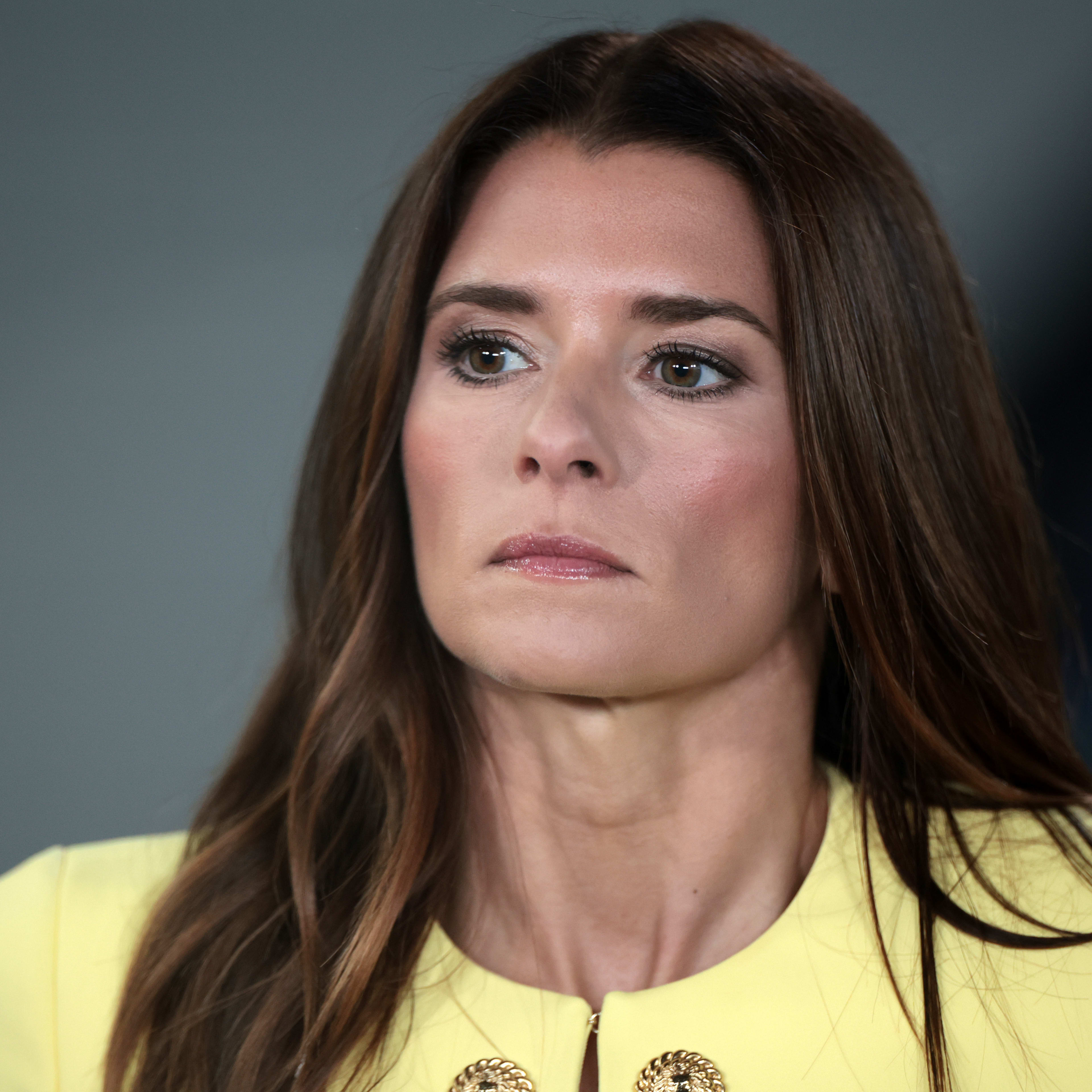 'Stunning' Meteorologist Turns Heads With Swimsuit Photo - The Spun