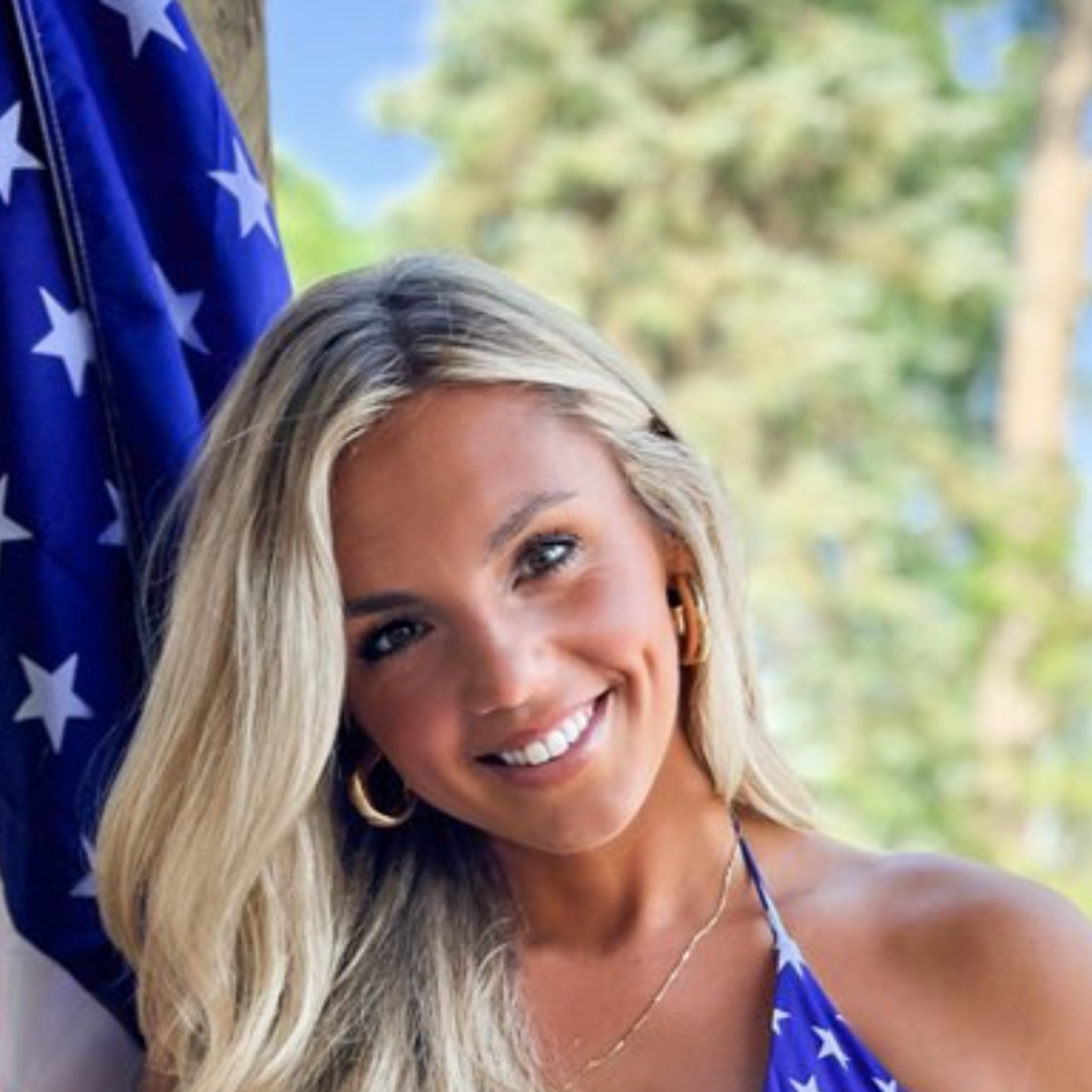 NFL Fans Loving Annie Agar’s Fourth Of July Swimsuit - The Spun