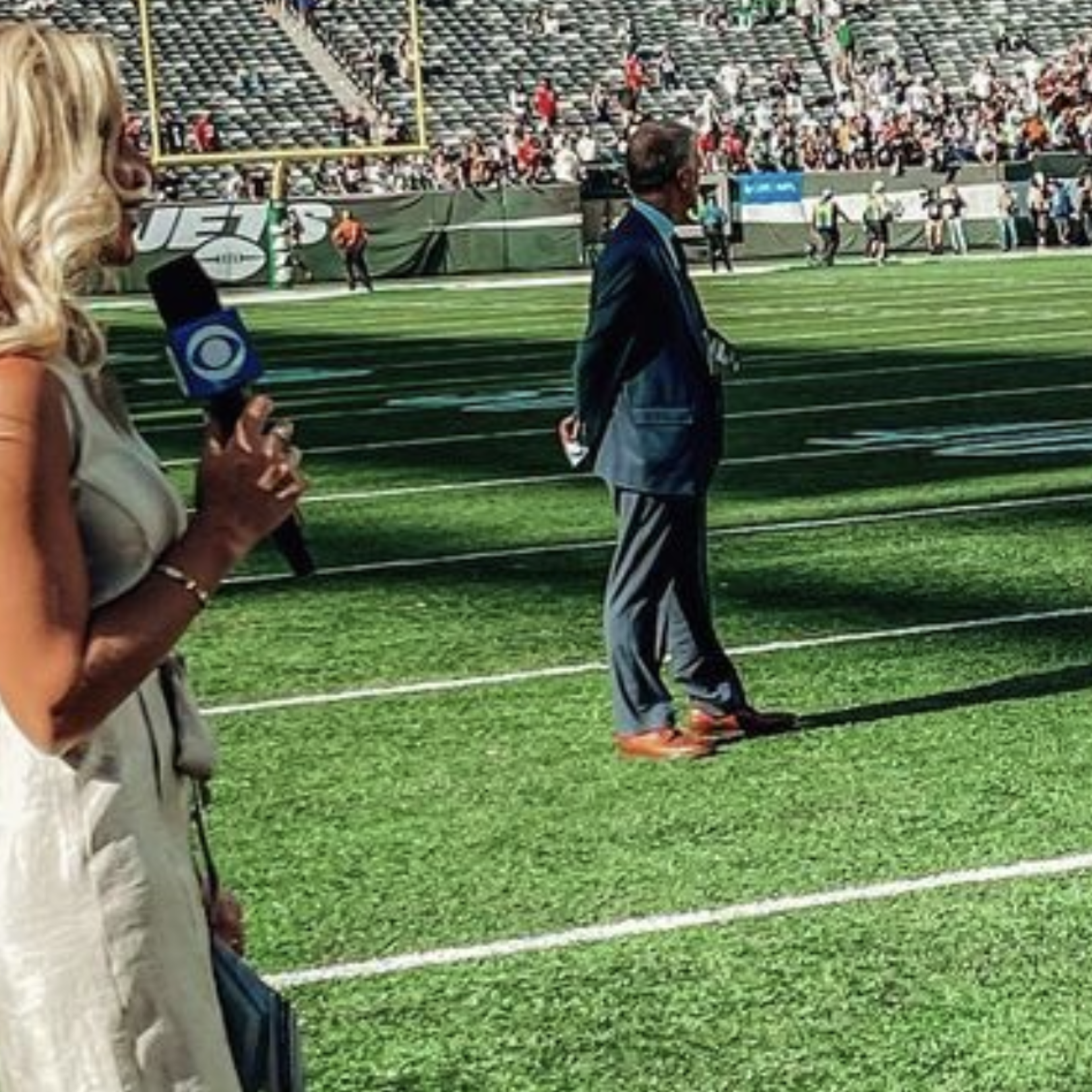 NFL Fans Obsessed With Melanie Collins' Vacation Photos - The Spun