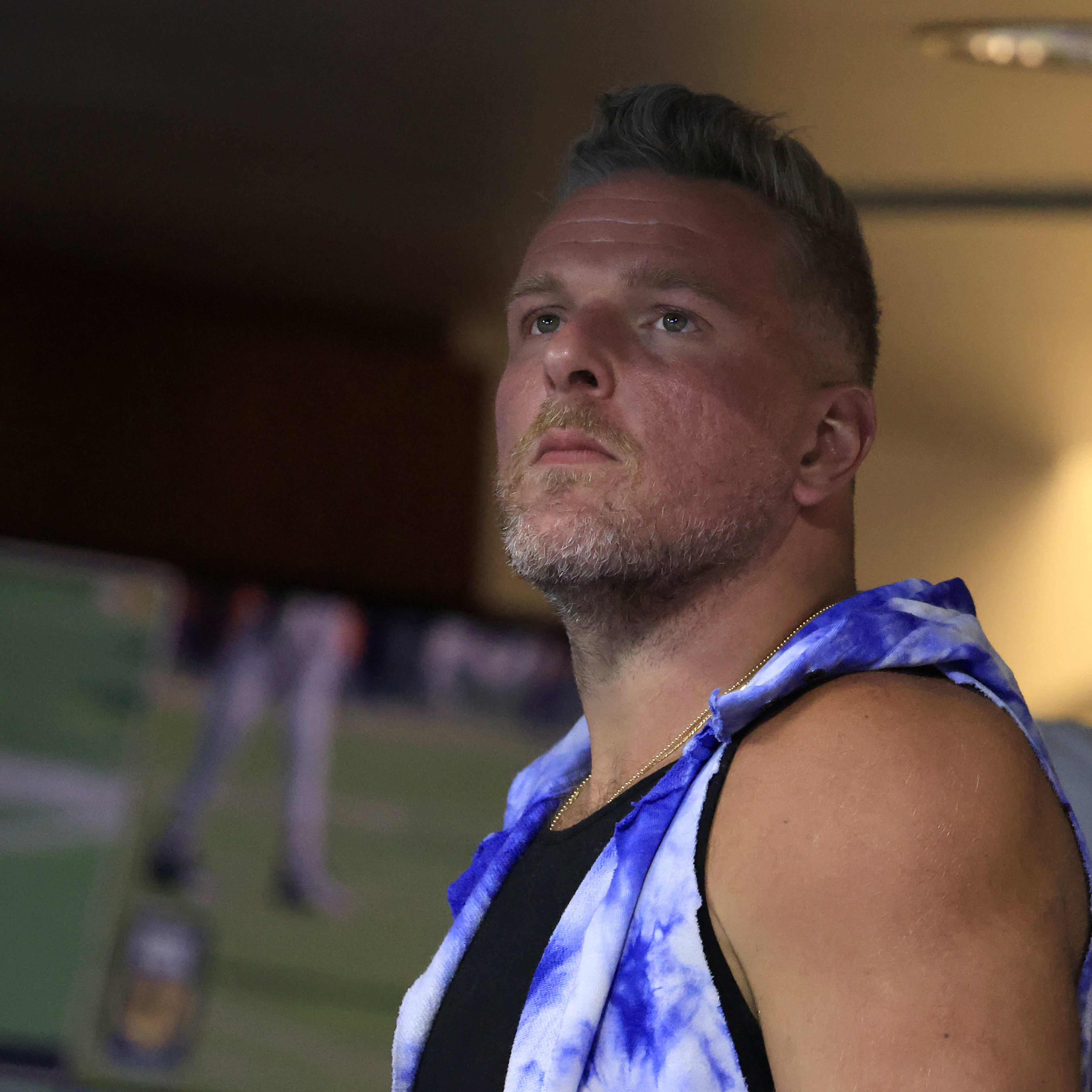 NFL Sideline Reporter Grabs Attention With 'Perfect' Swimsuit Photo ...