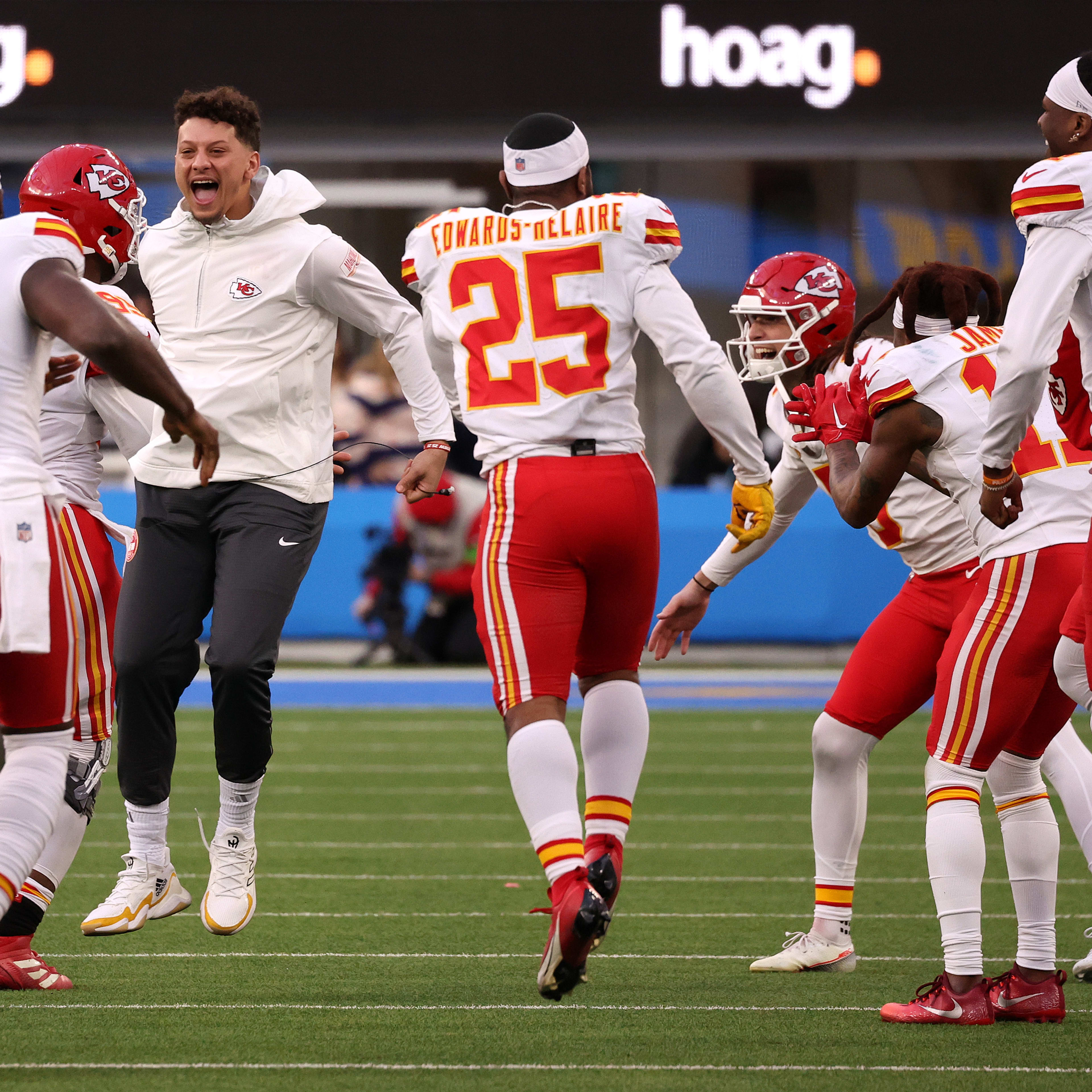 Mavs Reportedly Considering Blockbuster Anthony Davis Trade - The Spun