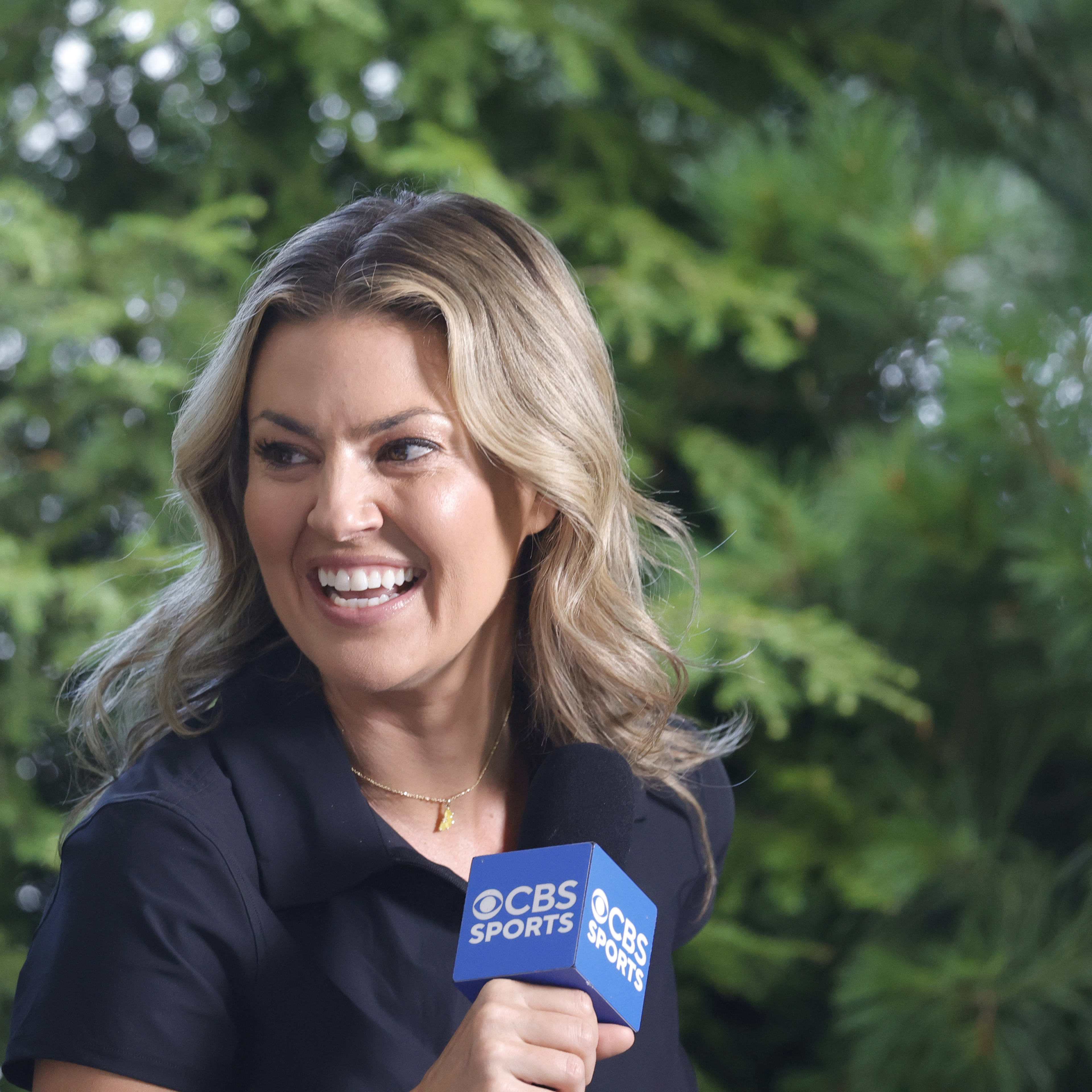 'Stunning' Golf Reporter Kira K. Dixon Turns Heads With Beach Photos ...