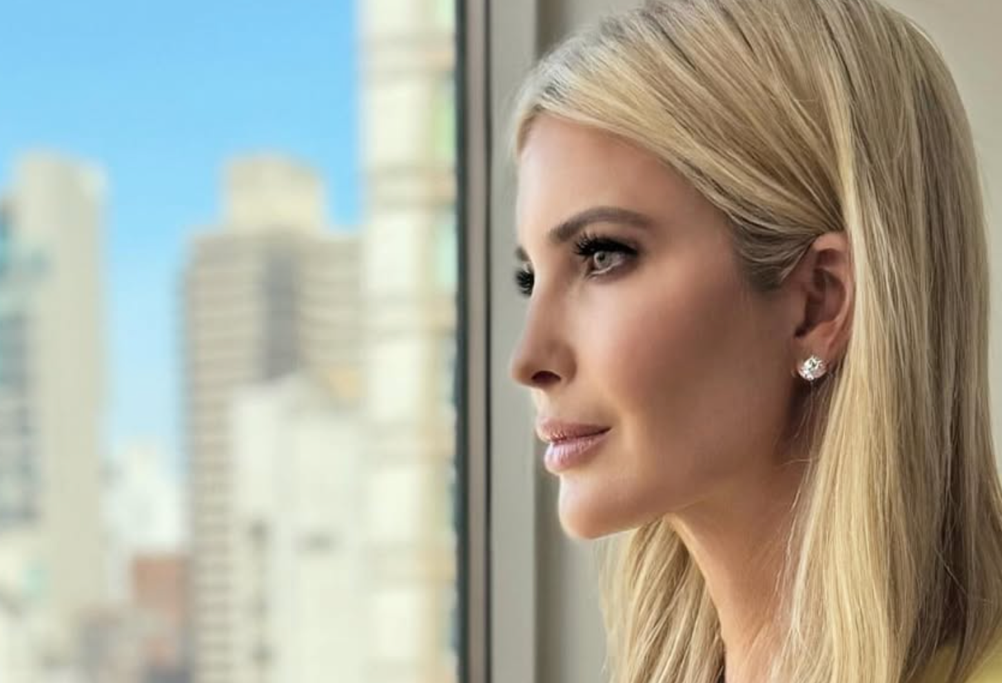 Golfer Hailey Ostrom Turns Heads With Swimsuit Tee Shot Video - The Spun