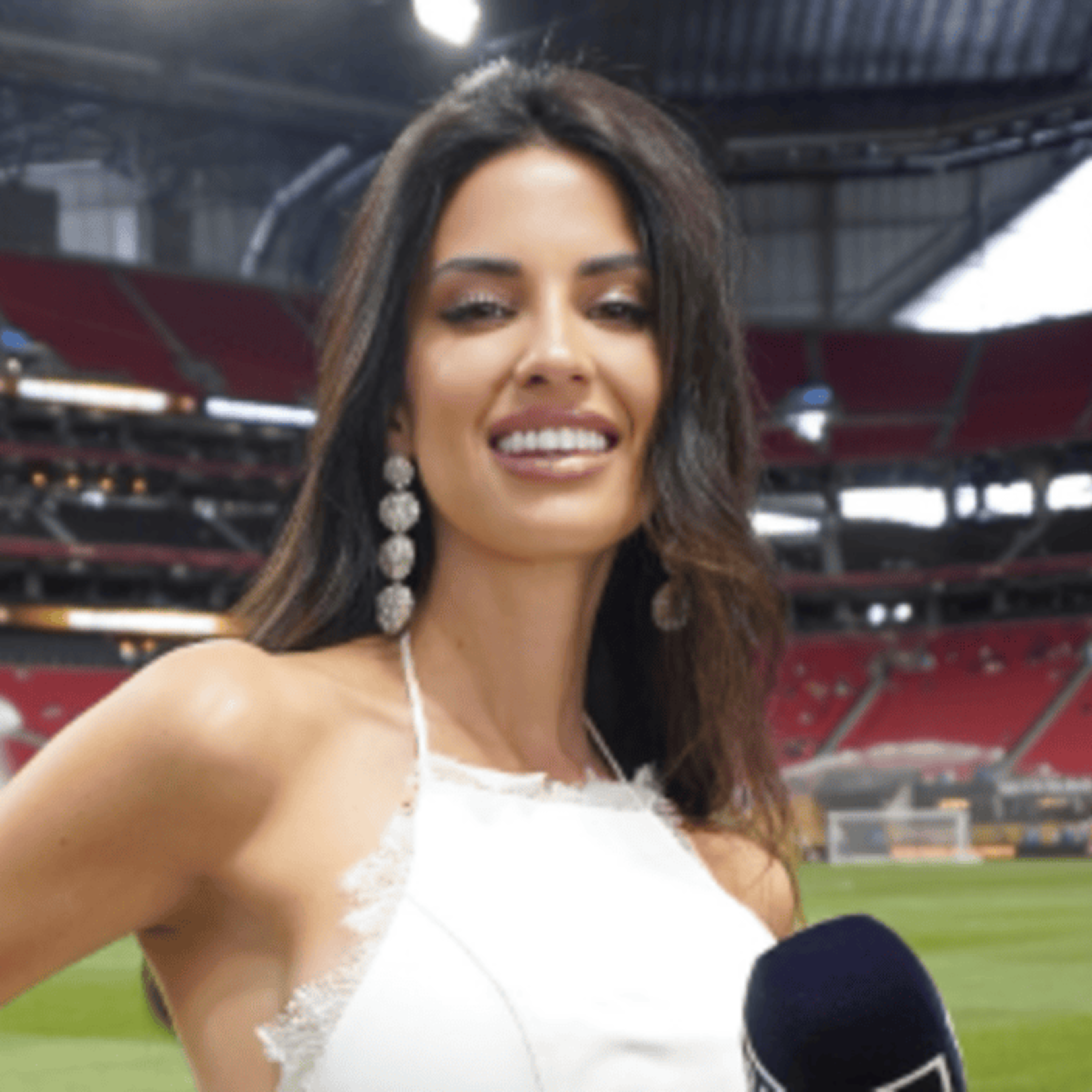 'Stunning' Soccer Reporter Has Everyone's Attention At Club World Cup ...