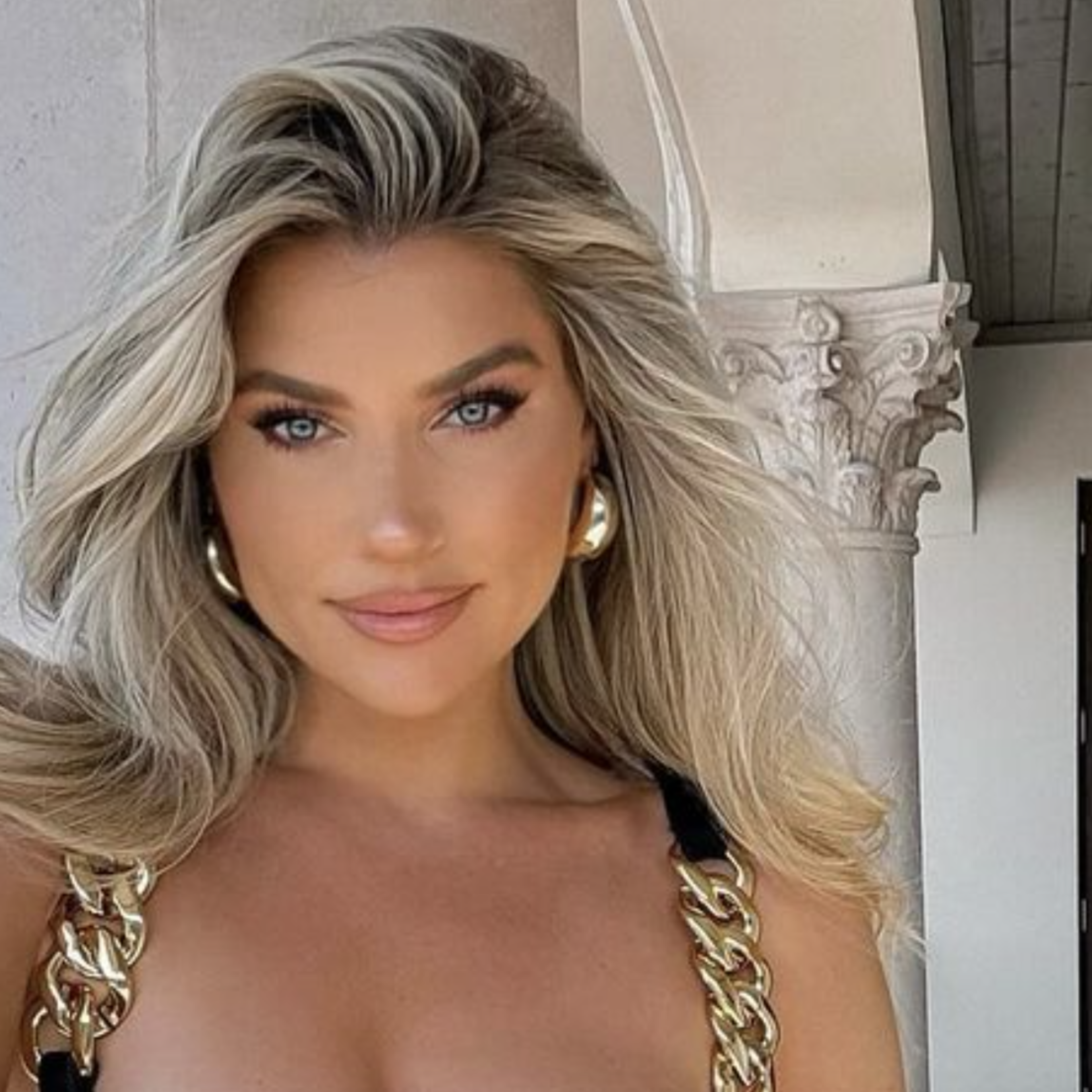 College Football Reporter Jenny Taft Turns Heads With 'Dressing Room ...