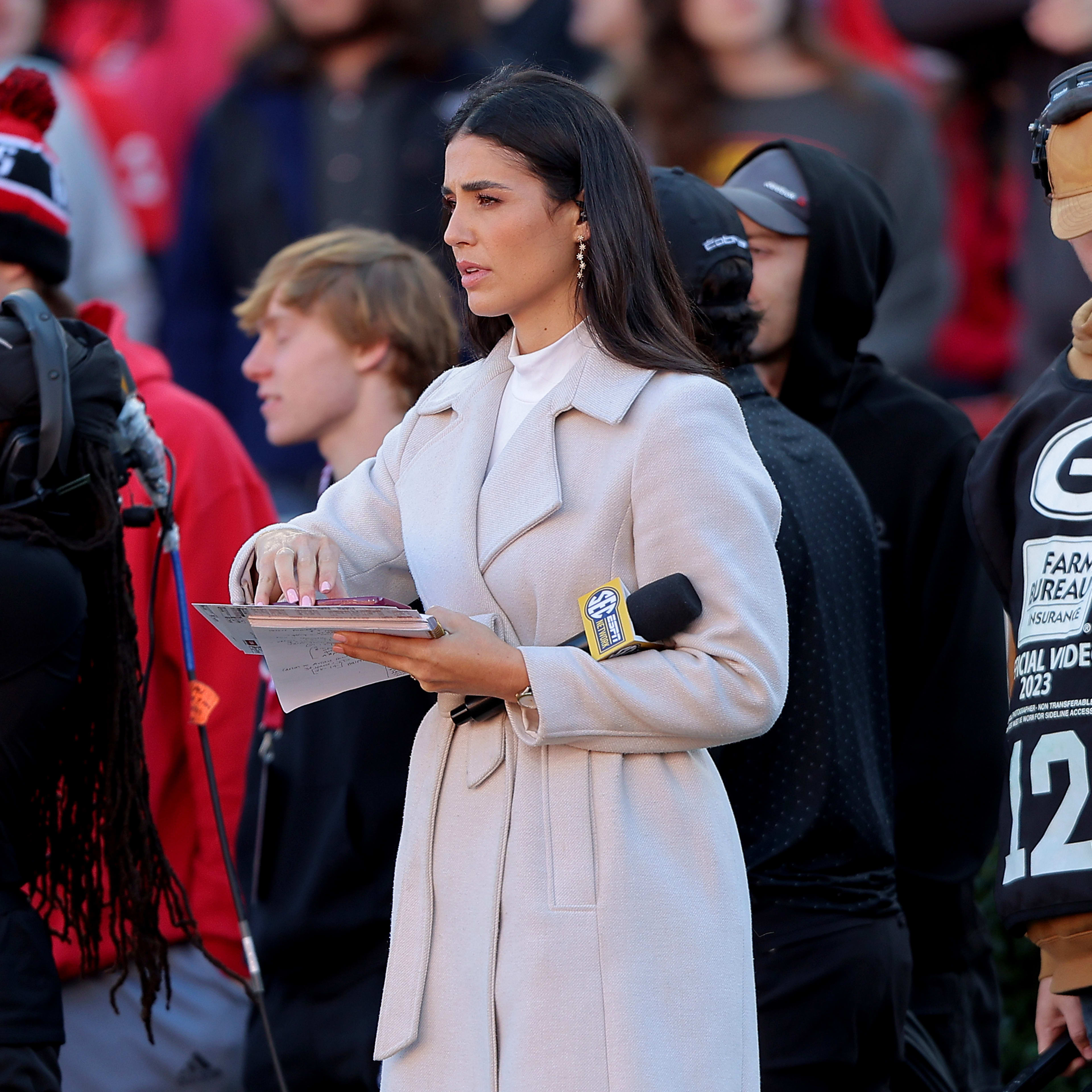 NFL Sideline Reporter Melanie Collins Shared Sizzling Swimsuit Photo ...