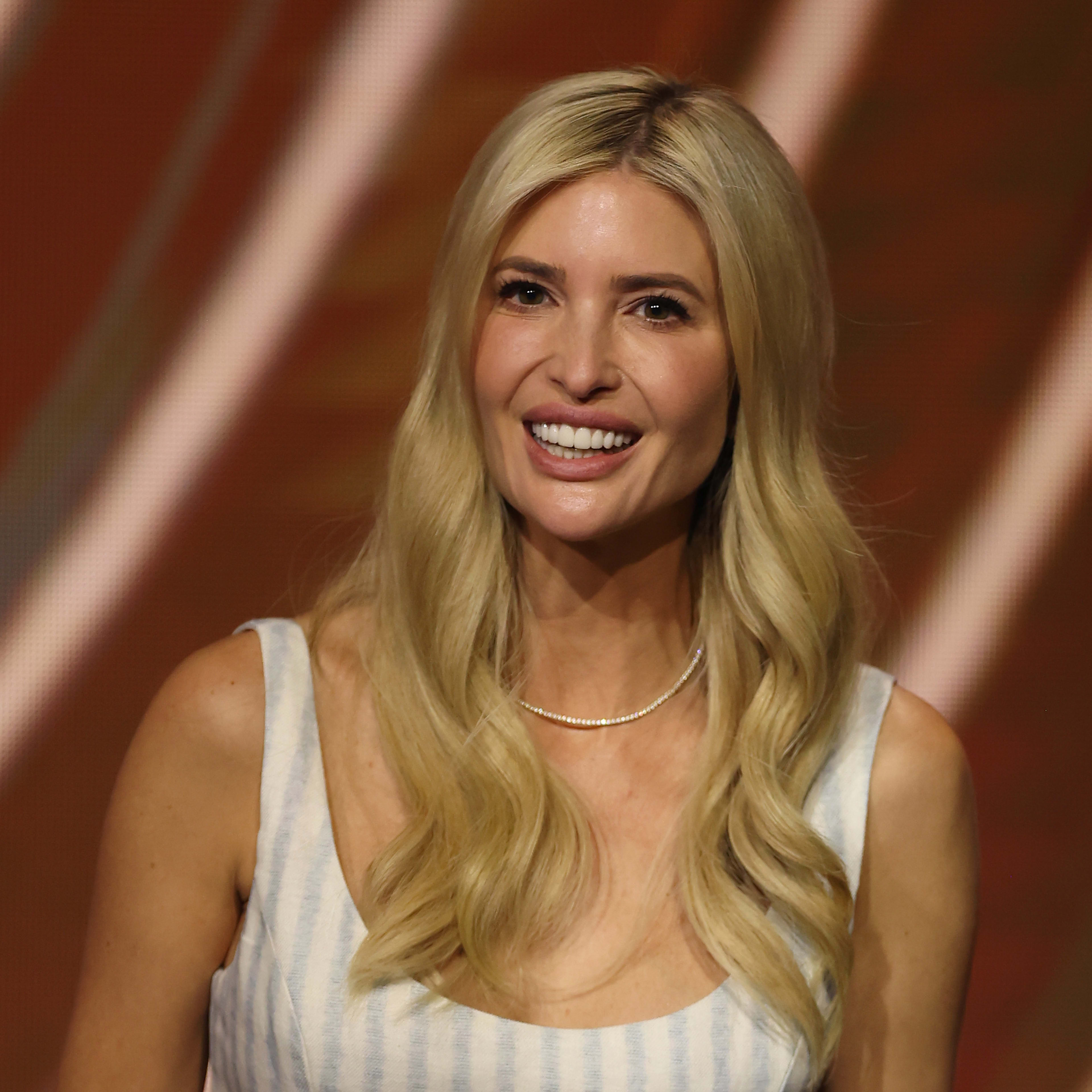 Former Nickelodeon Actress Shares Jaw-Dropping Swimsuit Photo - The Spun