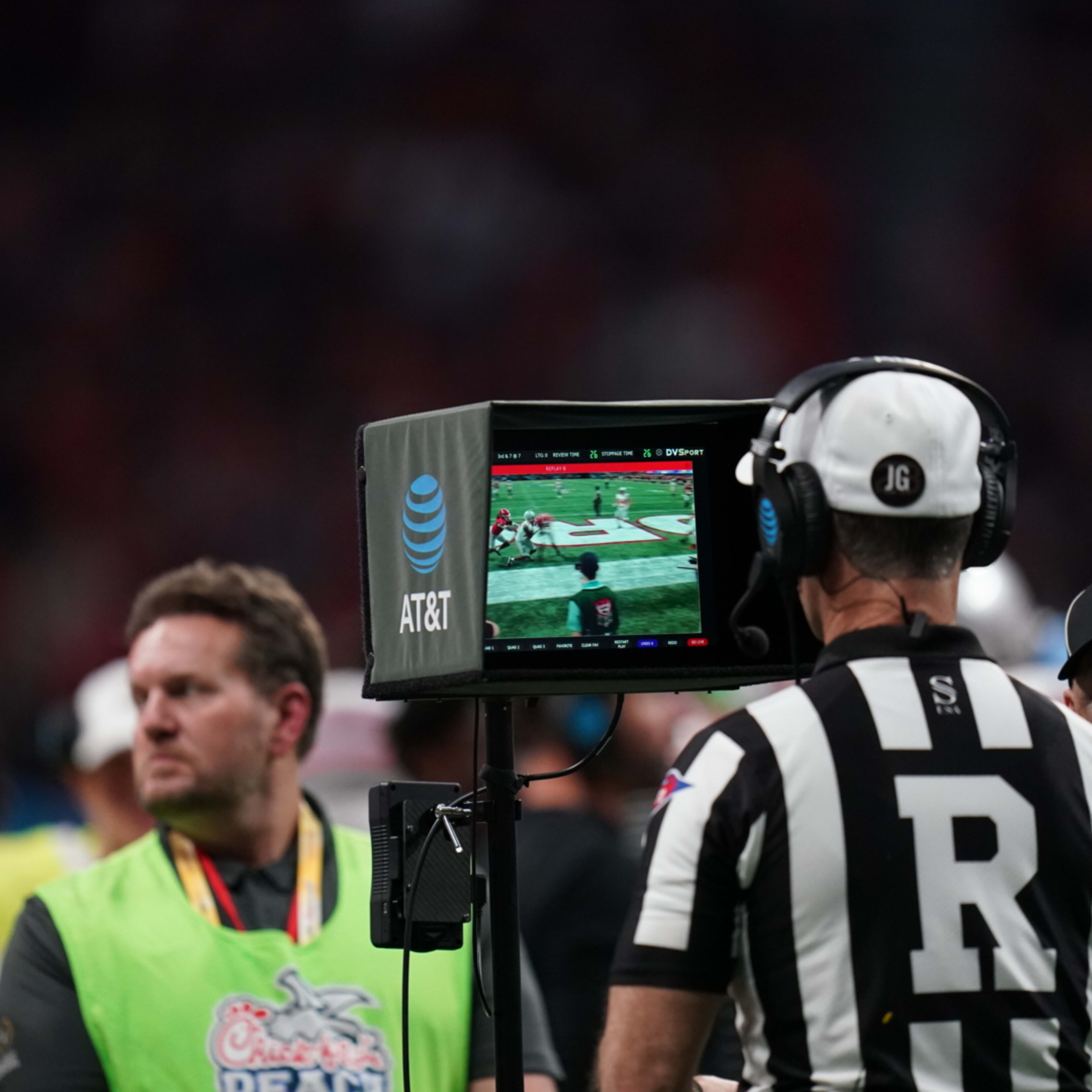 Prayers Pouring In After 'Horrific' Bowl Game Injury Today - The Spun