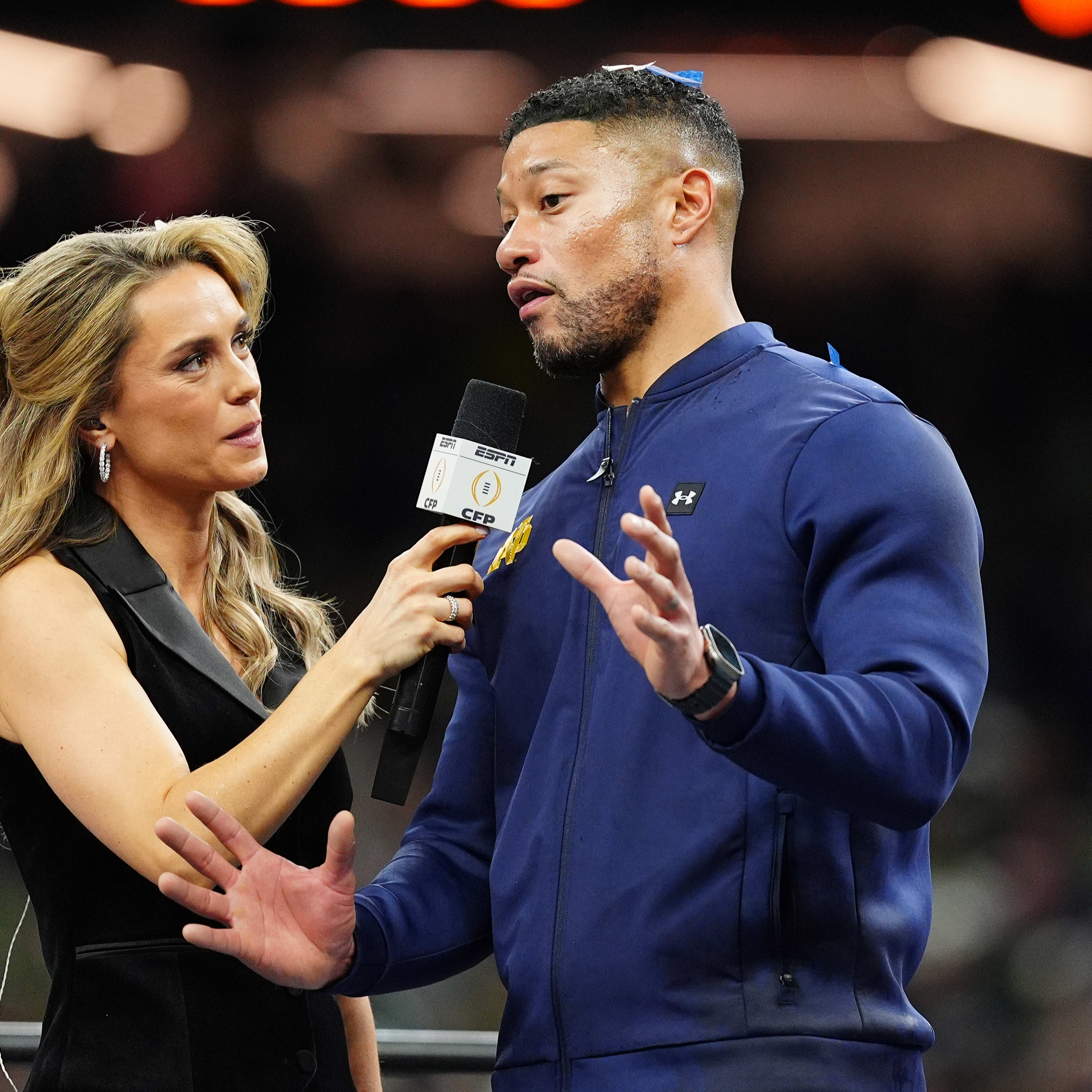 NFL Sideline Reporter Pam Oliver Worries Fans Sunday Night - The Spun