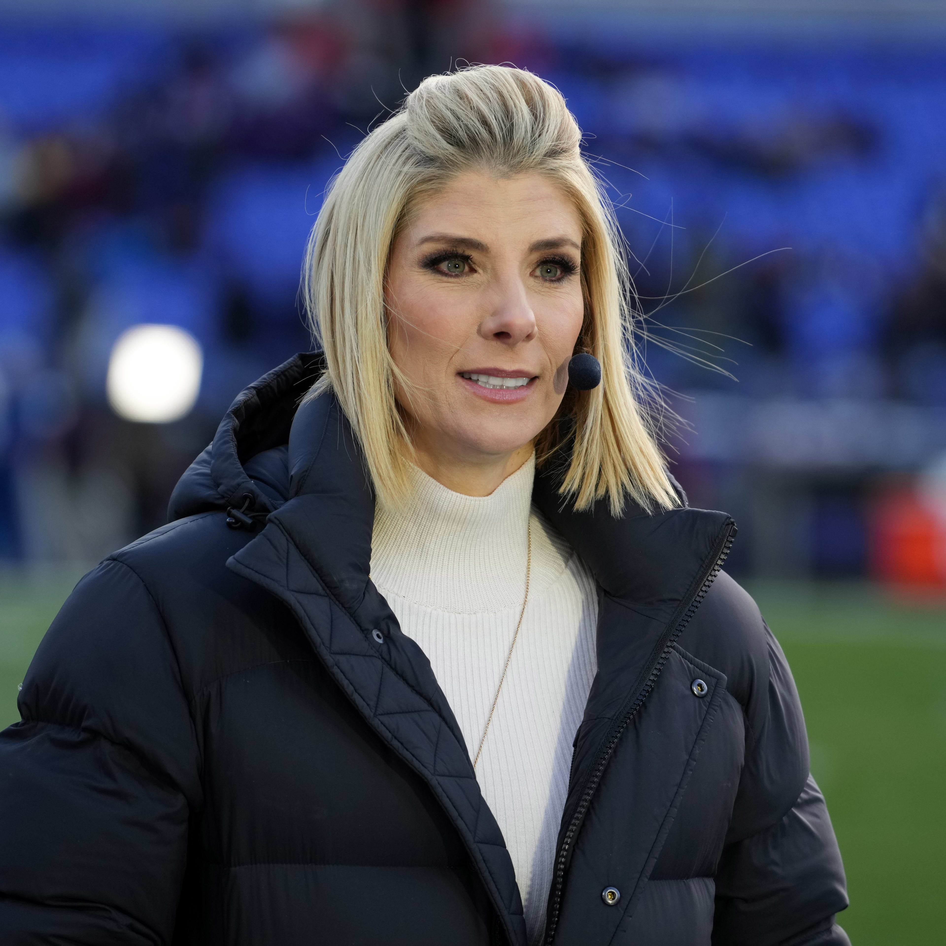 Joe Buck's Former NFL Cheerleader Wife Is Working Sunday - The Spun