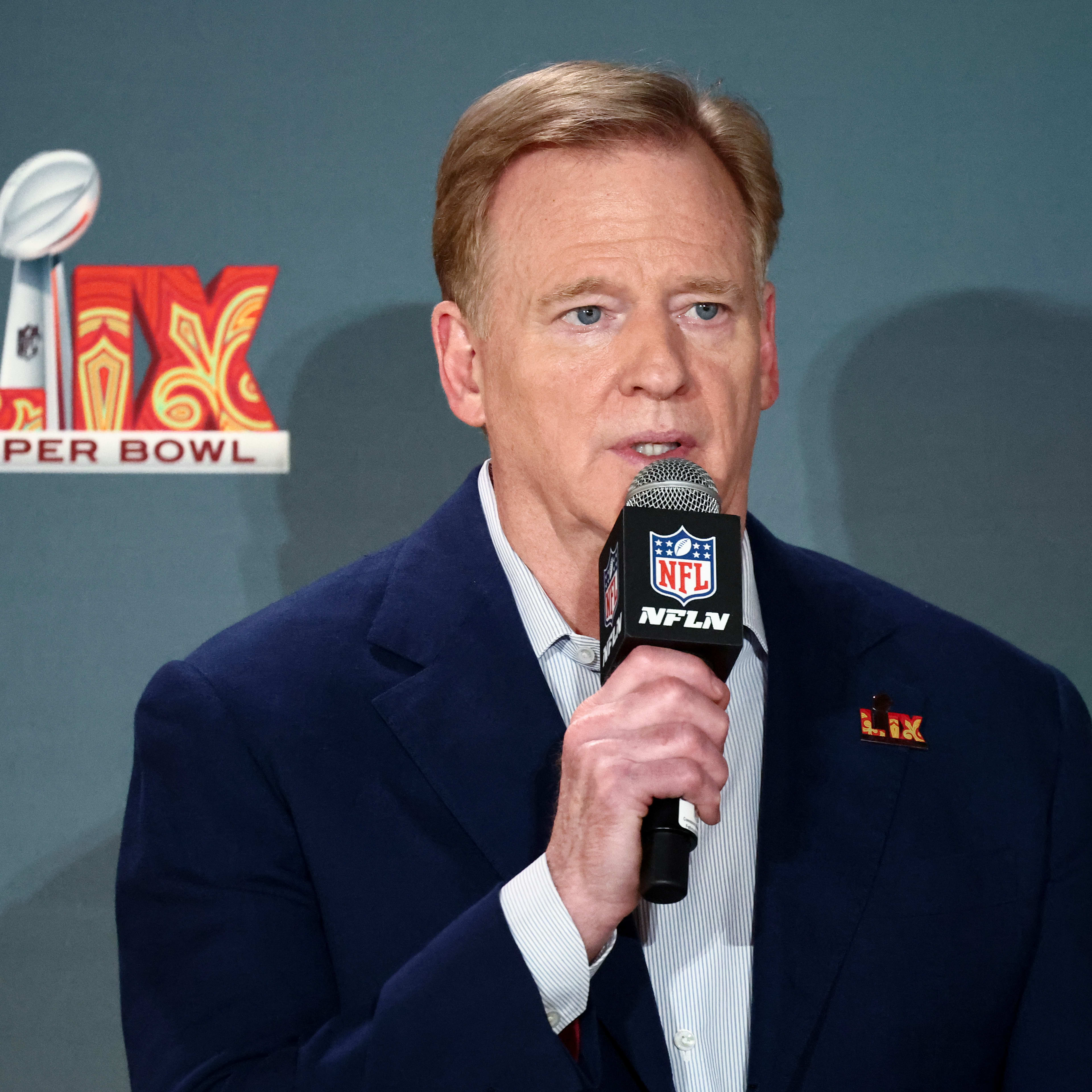 Sydney Sweeney Posts Jaw-Dropping New Year's Swimsuit Photo - The Spun