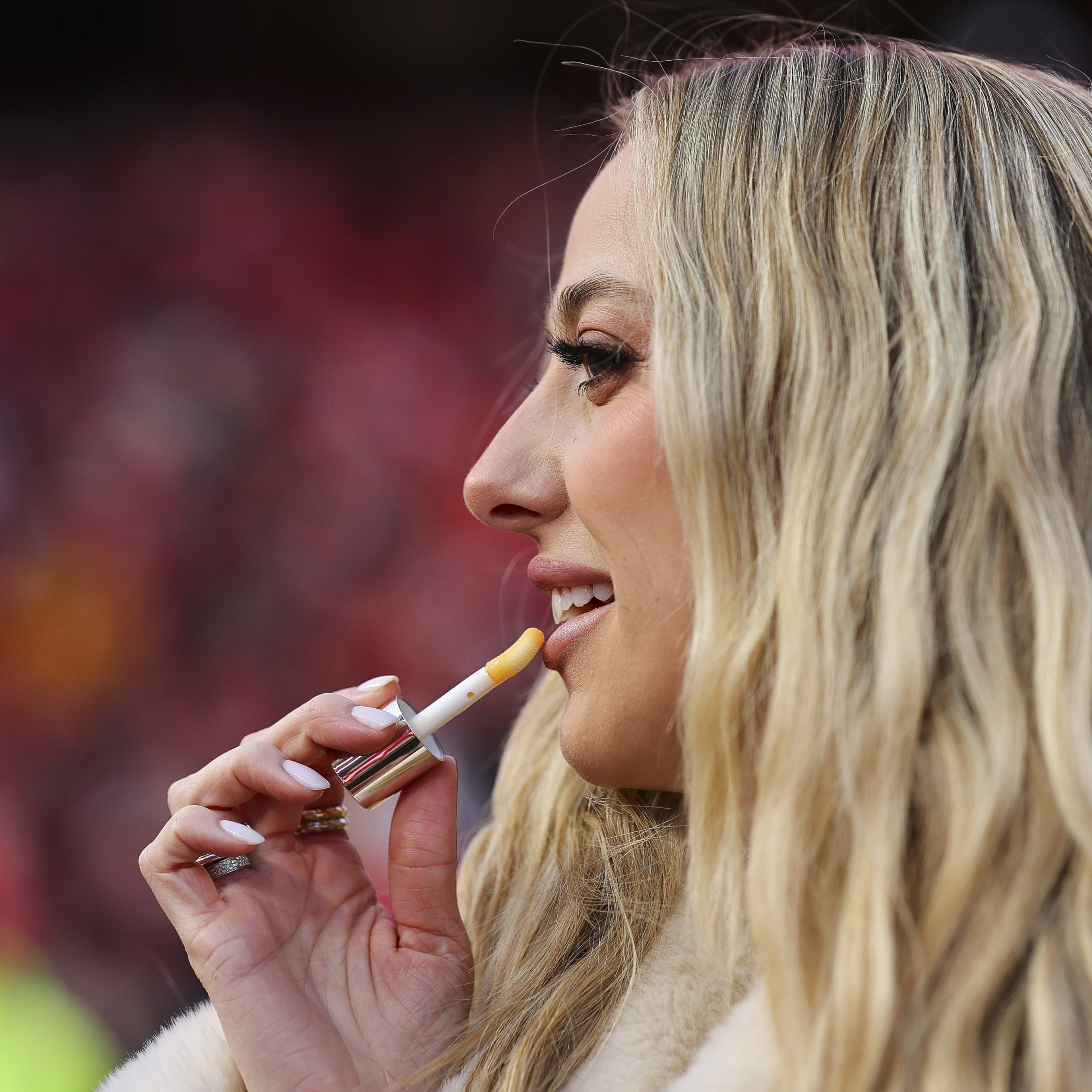 Sydney Sweeney Has Fans Drooling In New Bra-Less Photoshoot - The Spun