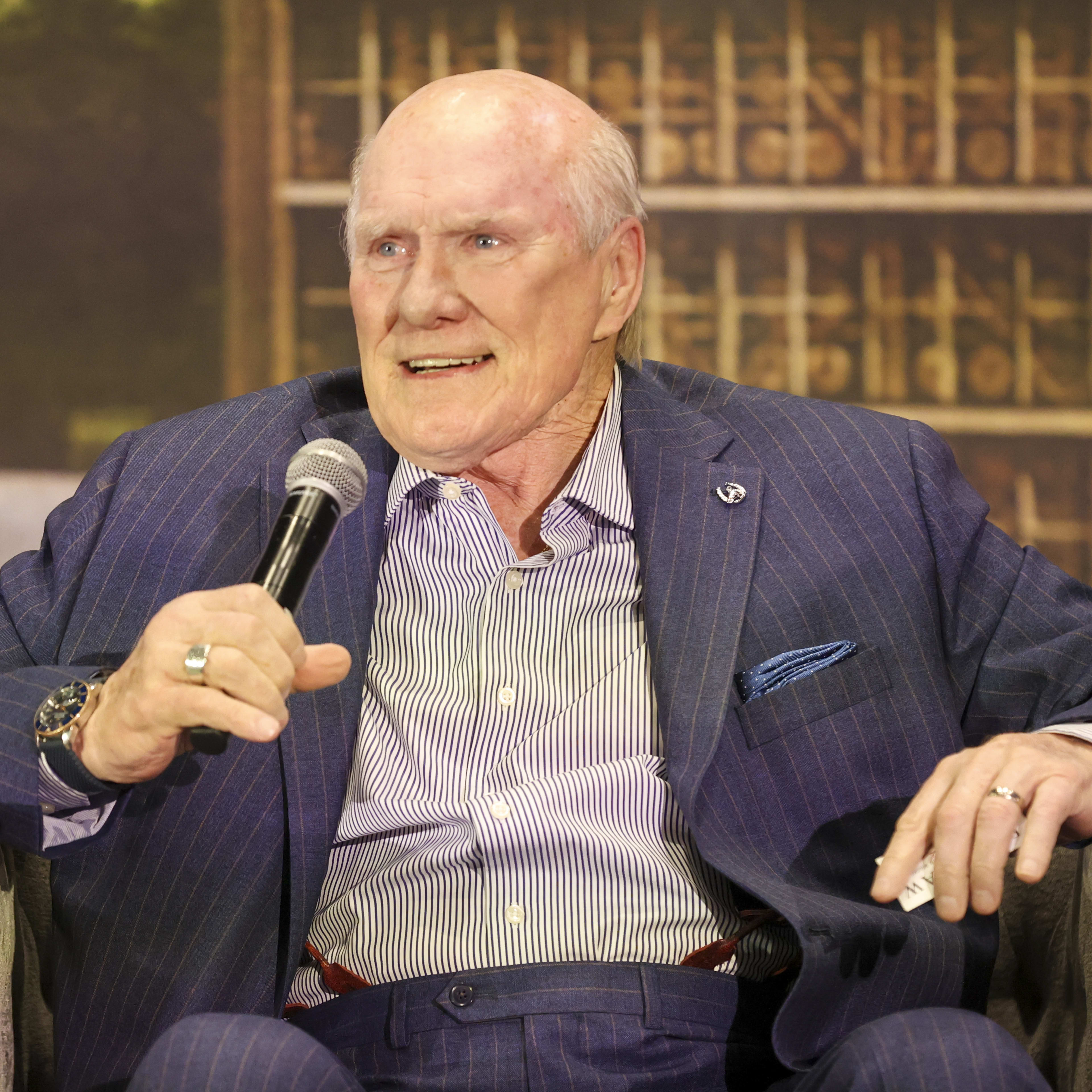 Lane Kiffin Sends 4-Word Message To Swimsuit Model - The Spun