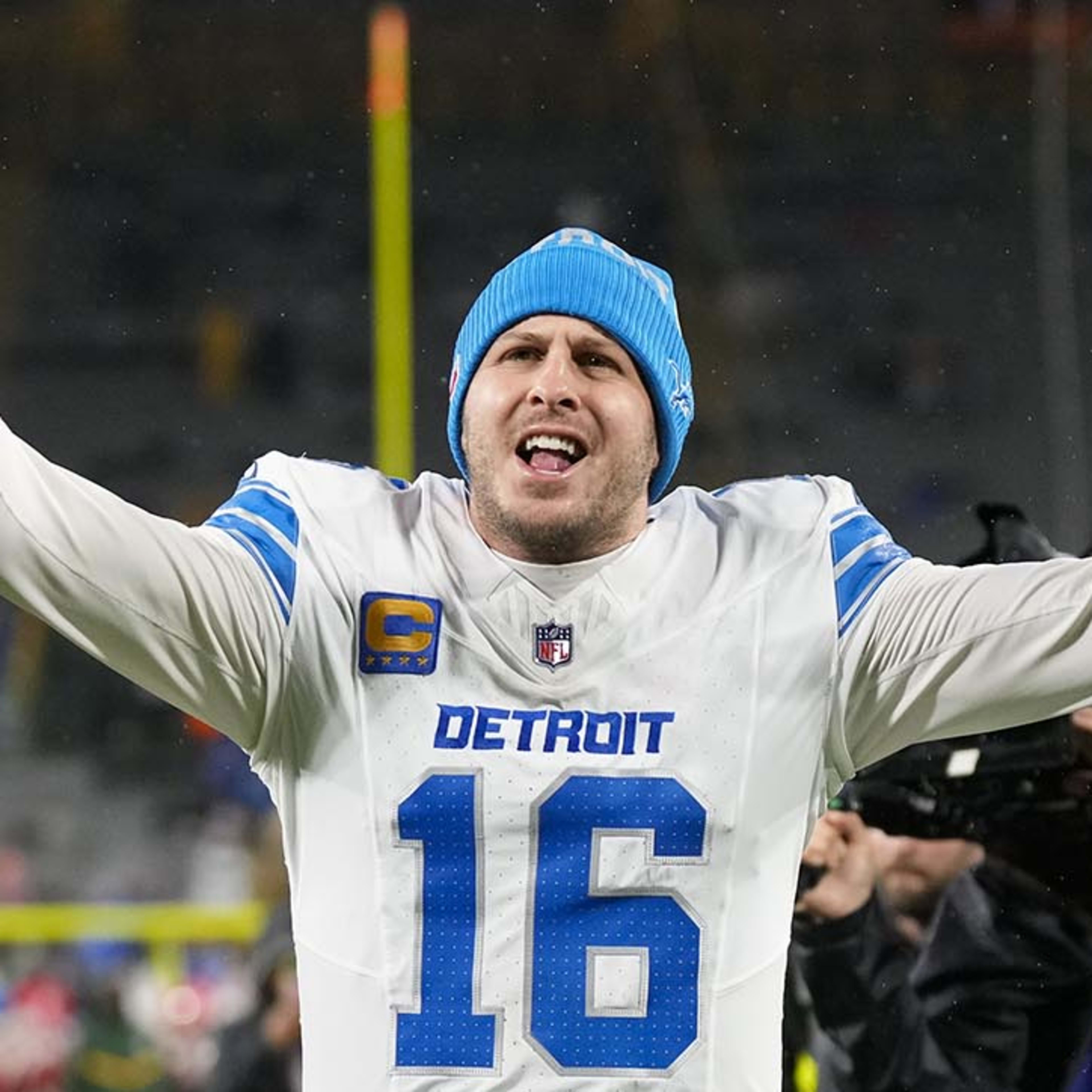 There Are 8 College Football Bowl Games Today - Here's The Schedule ...