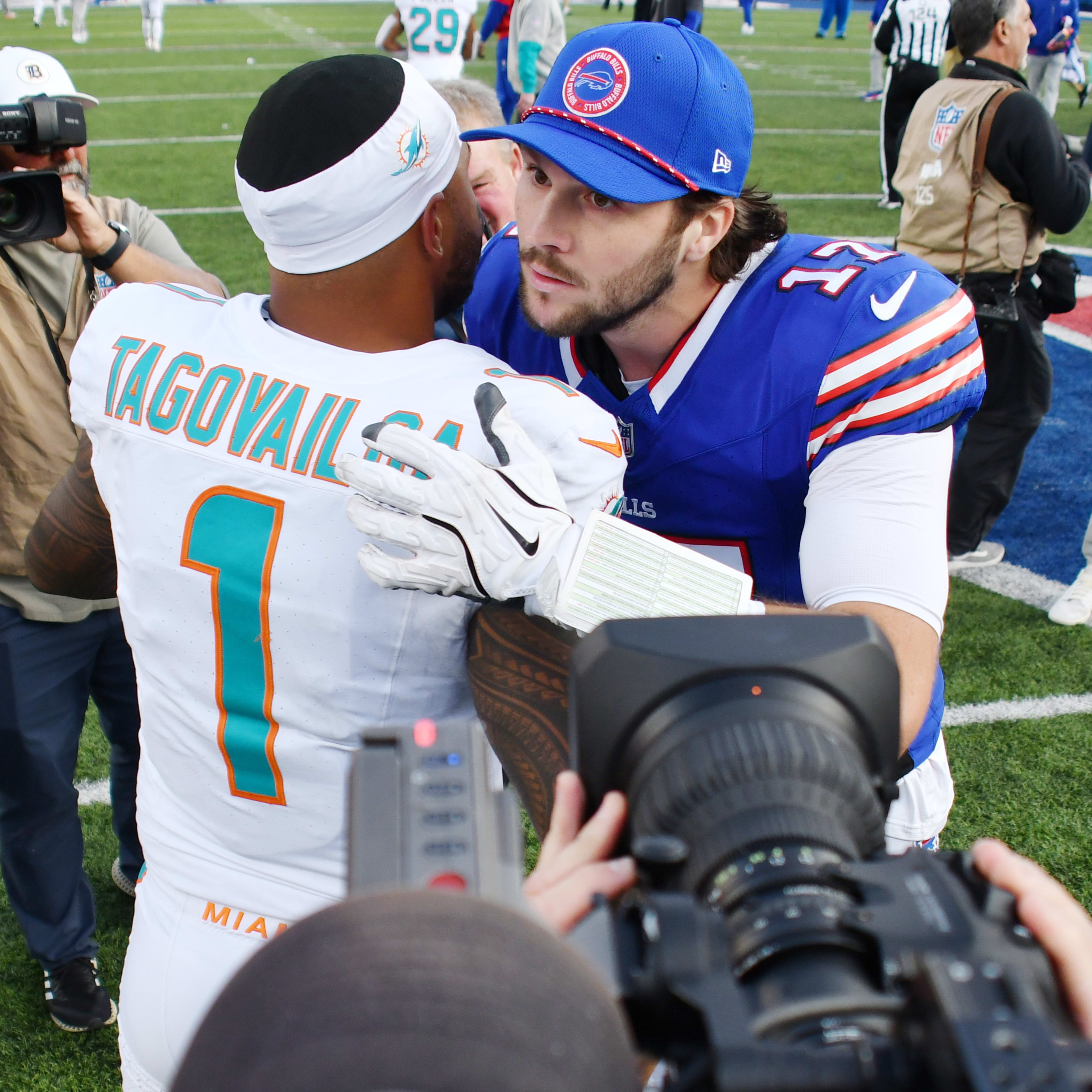 NFL Sideline Reporter Grabs Attention With 'Perfect' Swimsuit Photo ...