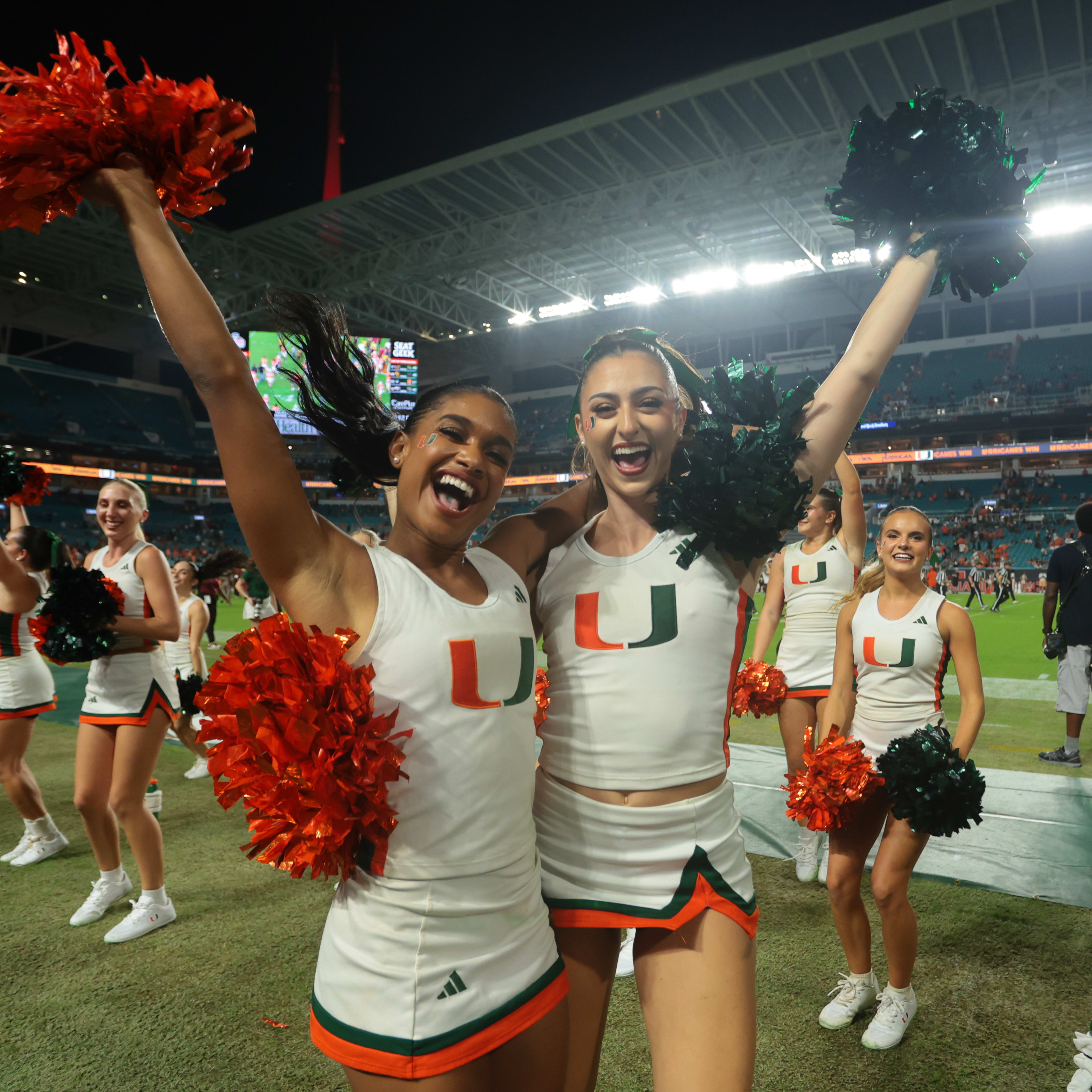 Tomi Lahren Turned Heads With Jaw-Dropping Swimsuit Photo - The Spun