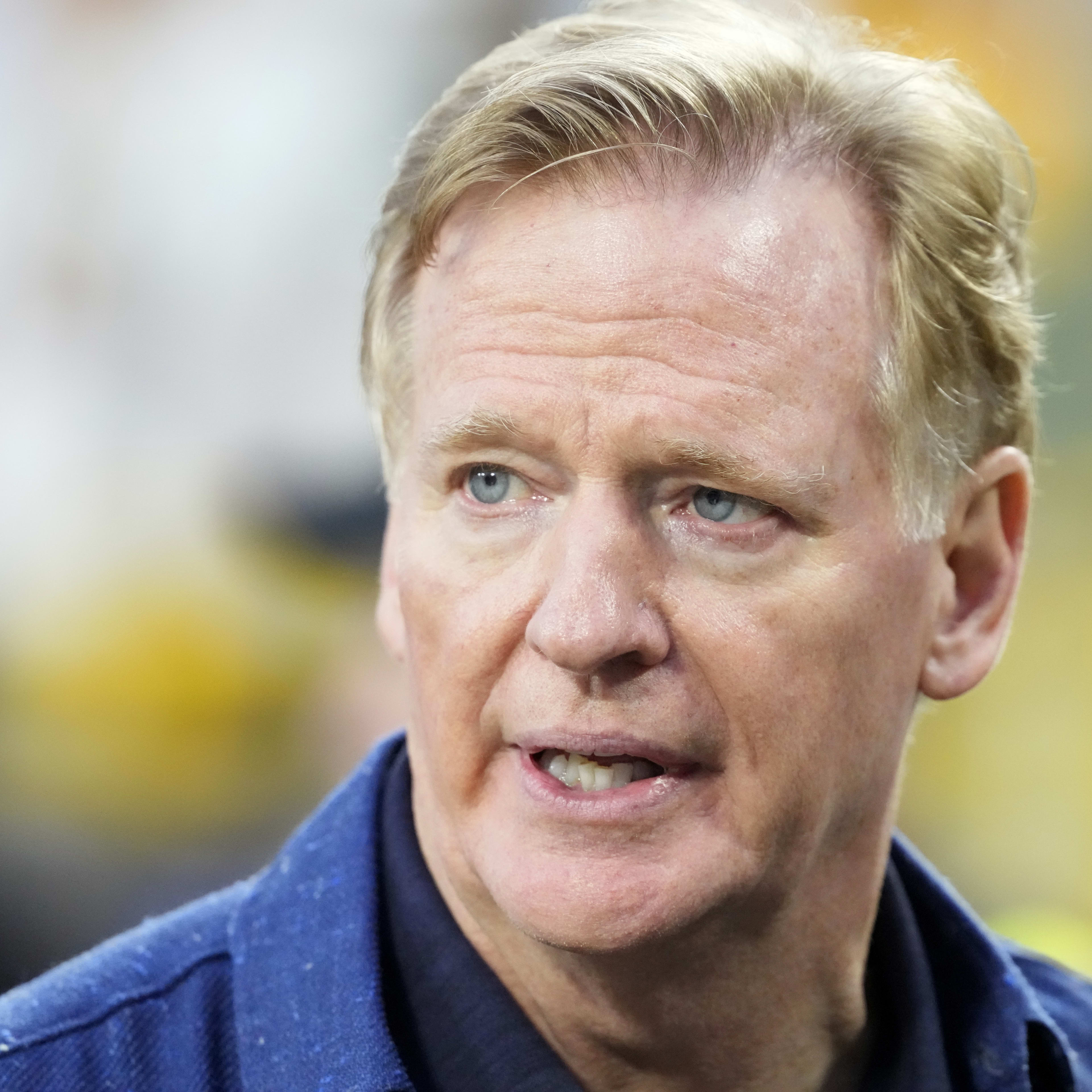 Jaw-Dropping Swimsuit Photo Of Sydney Sweeney Goes Viral Amid Controversy - The Spun