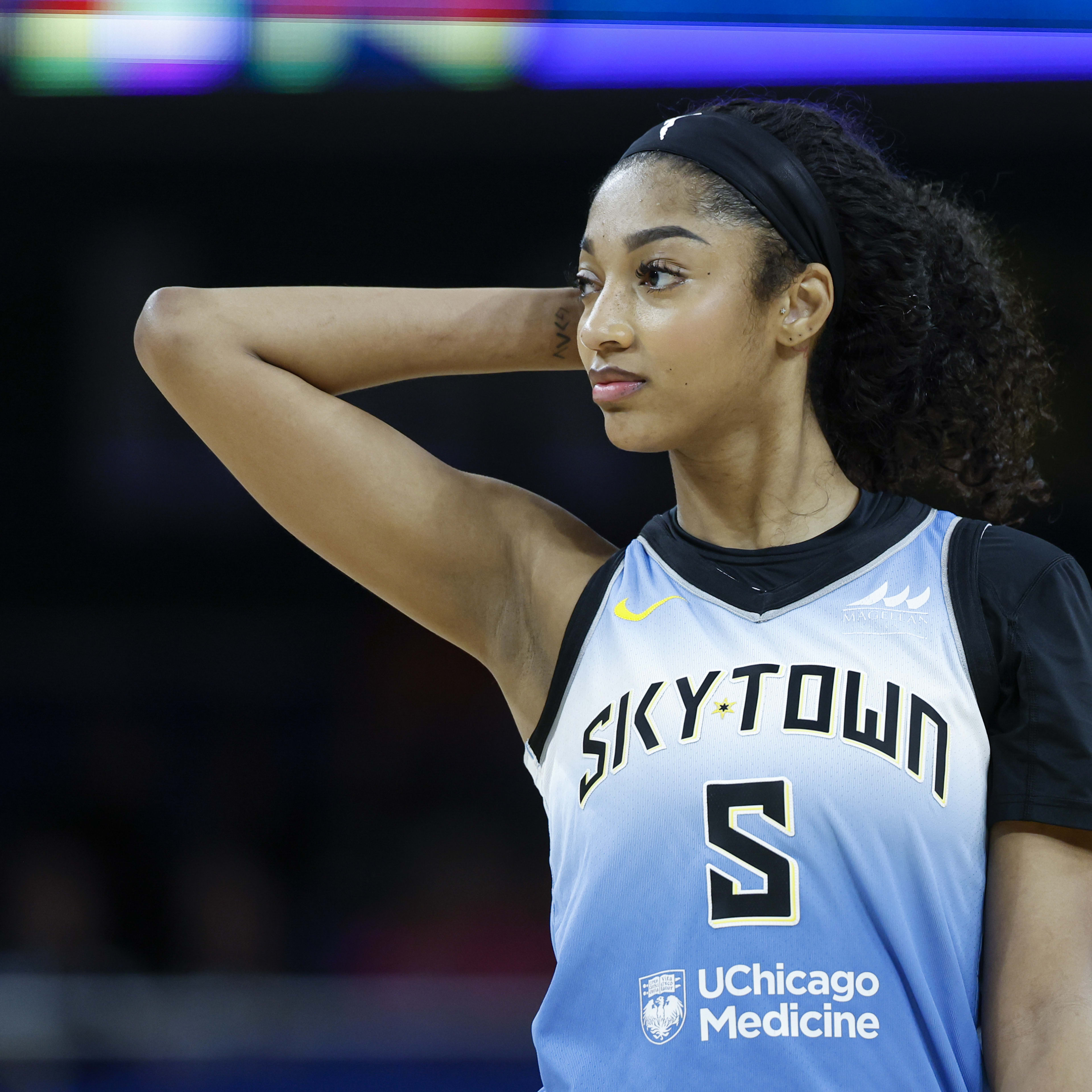 Congratulations Pouring In For 'Legendary' Carrie Underwood - The Spun