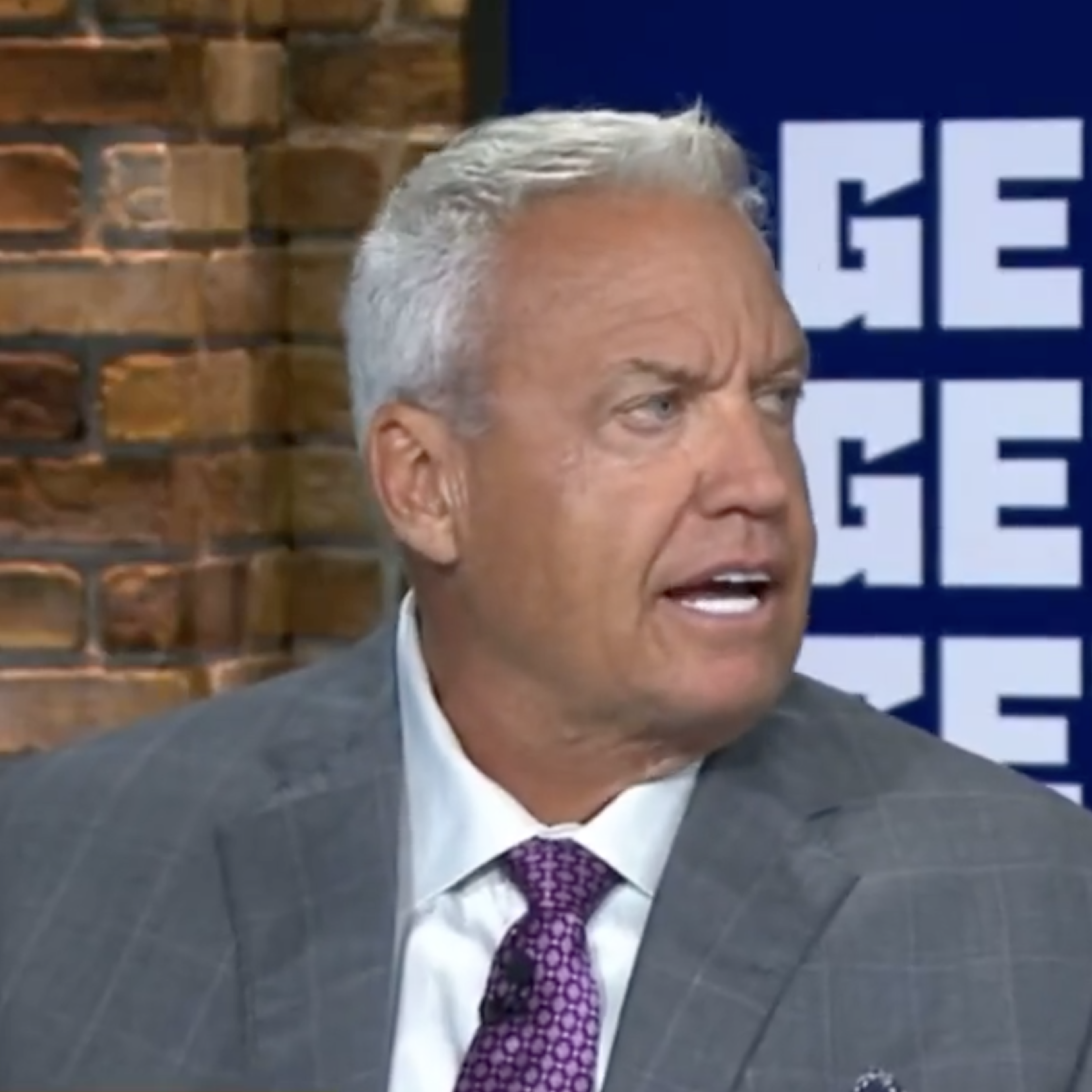 Country Music Star Turns Heads With Stunning Cowgirl Photo - The Spun