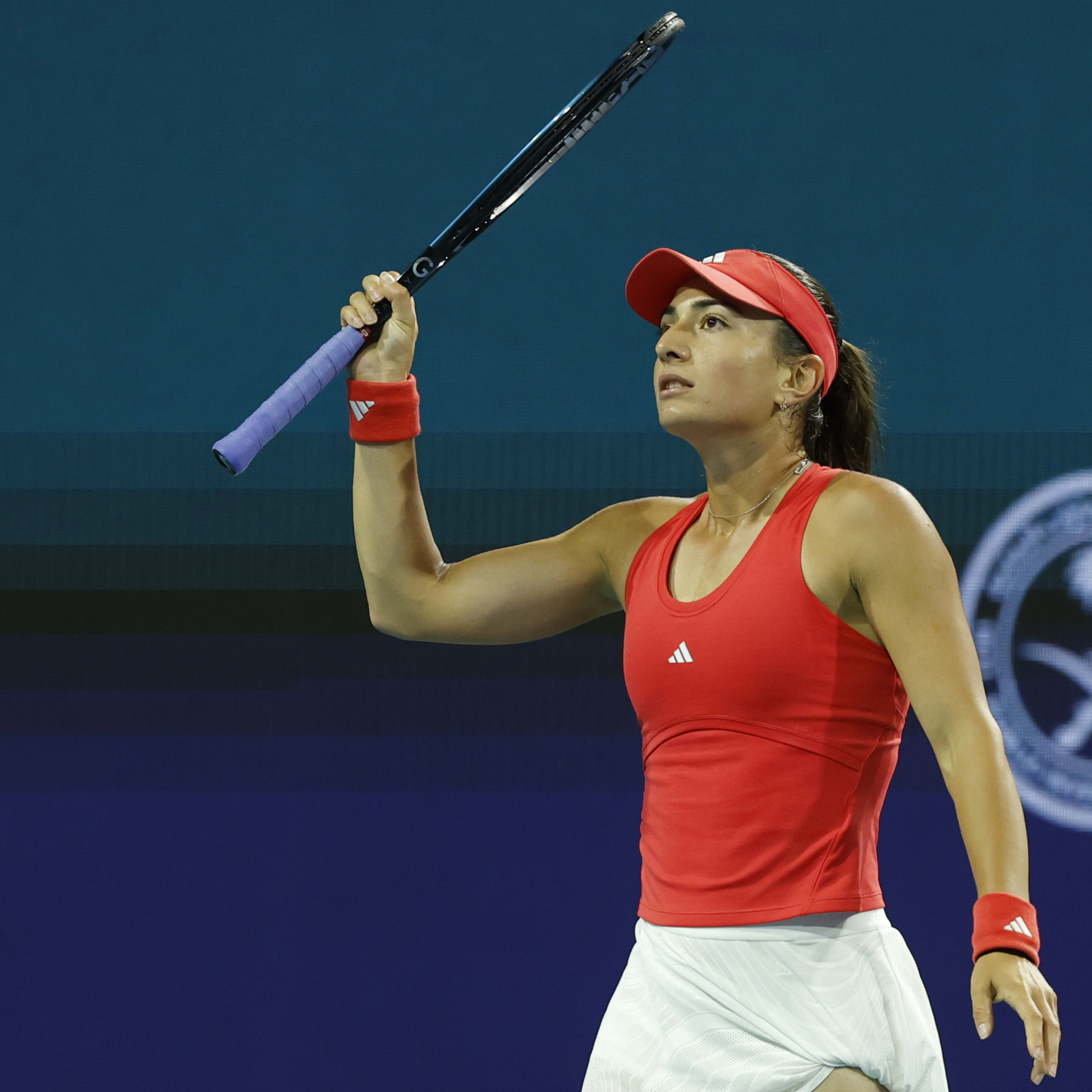 Swimsuit Model Penny Lane Goes Viral In Slow-Motion Video - The Spun