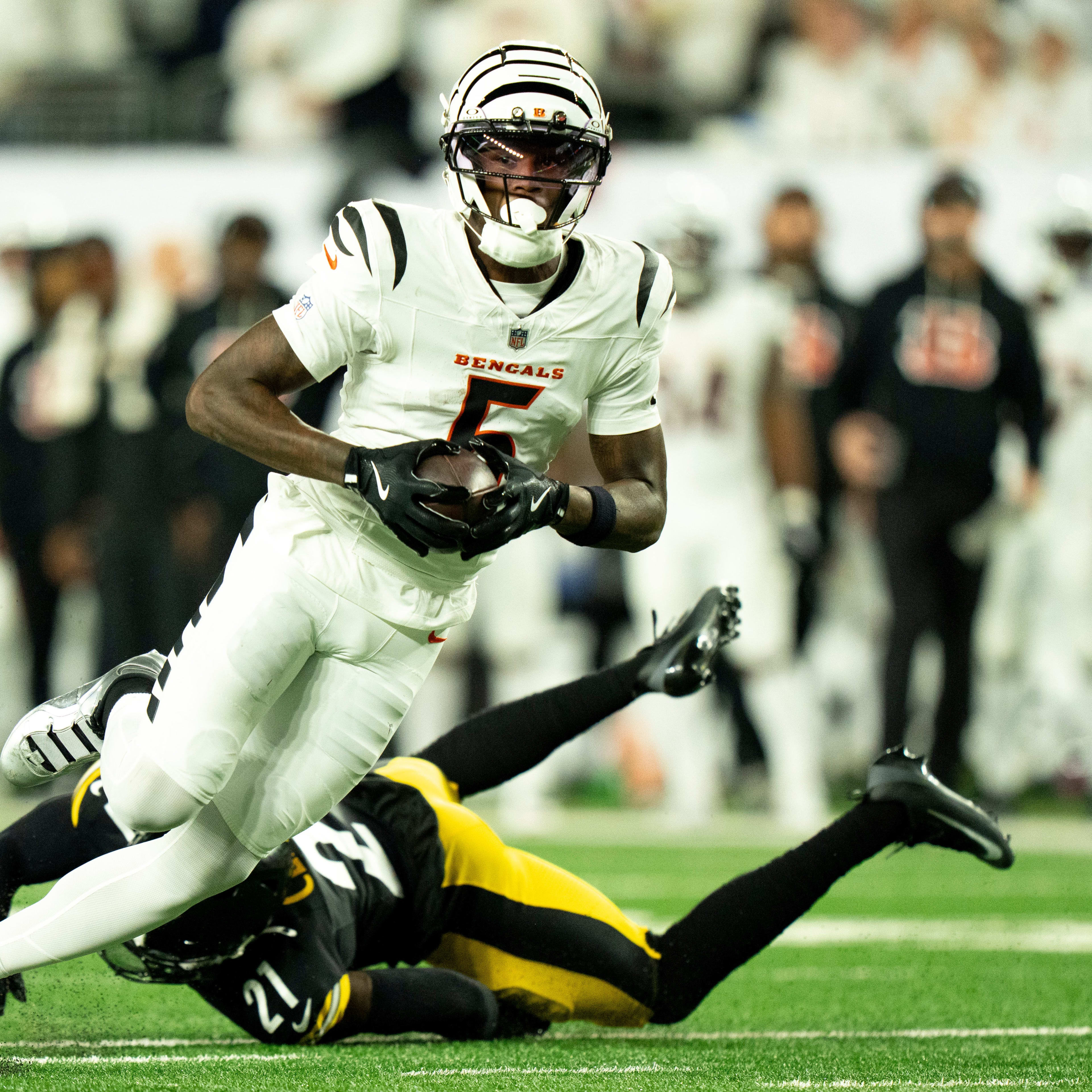National Anthem Singer Norelle Simpson Turns Heads During Bengals ...