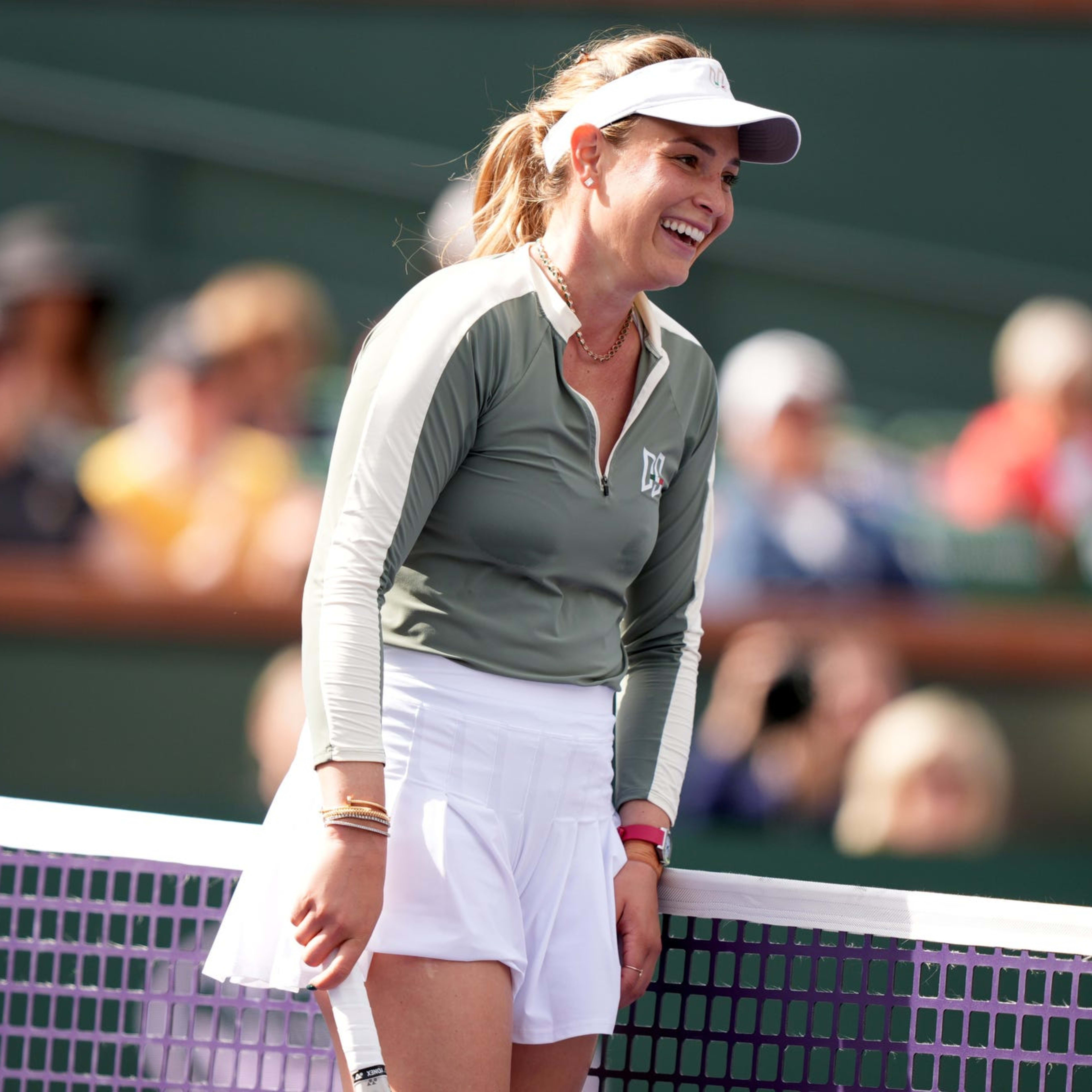 The 3 Best Swimsuit Photos Of Fever Star Sophie Cunningham - The Spun