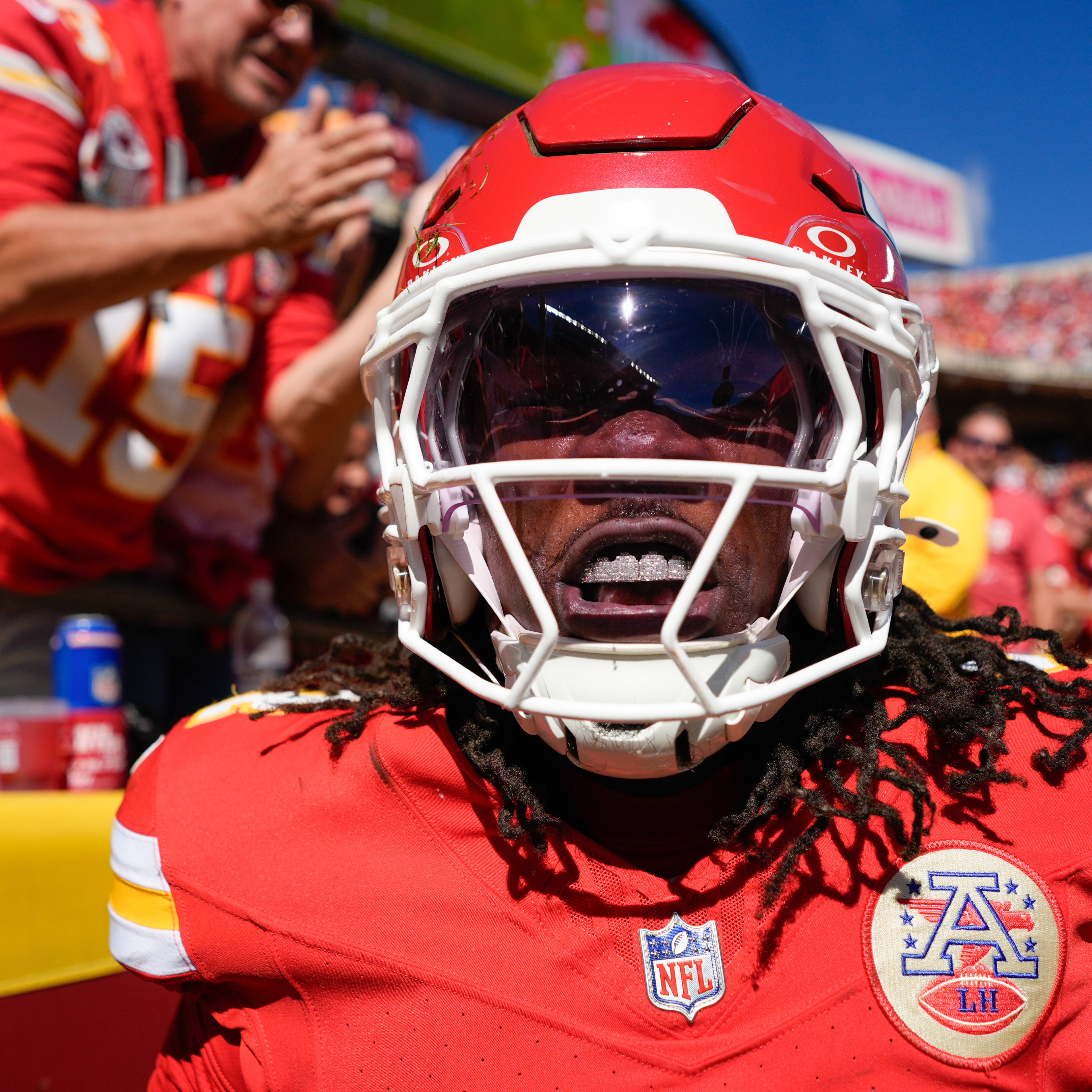 Look: NFL World Reacts To Laura Rutledge's Swimsuit Video - The Spun