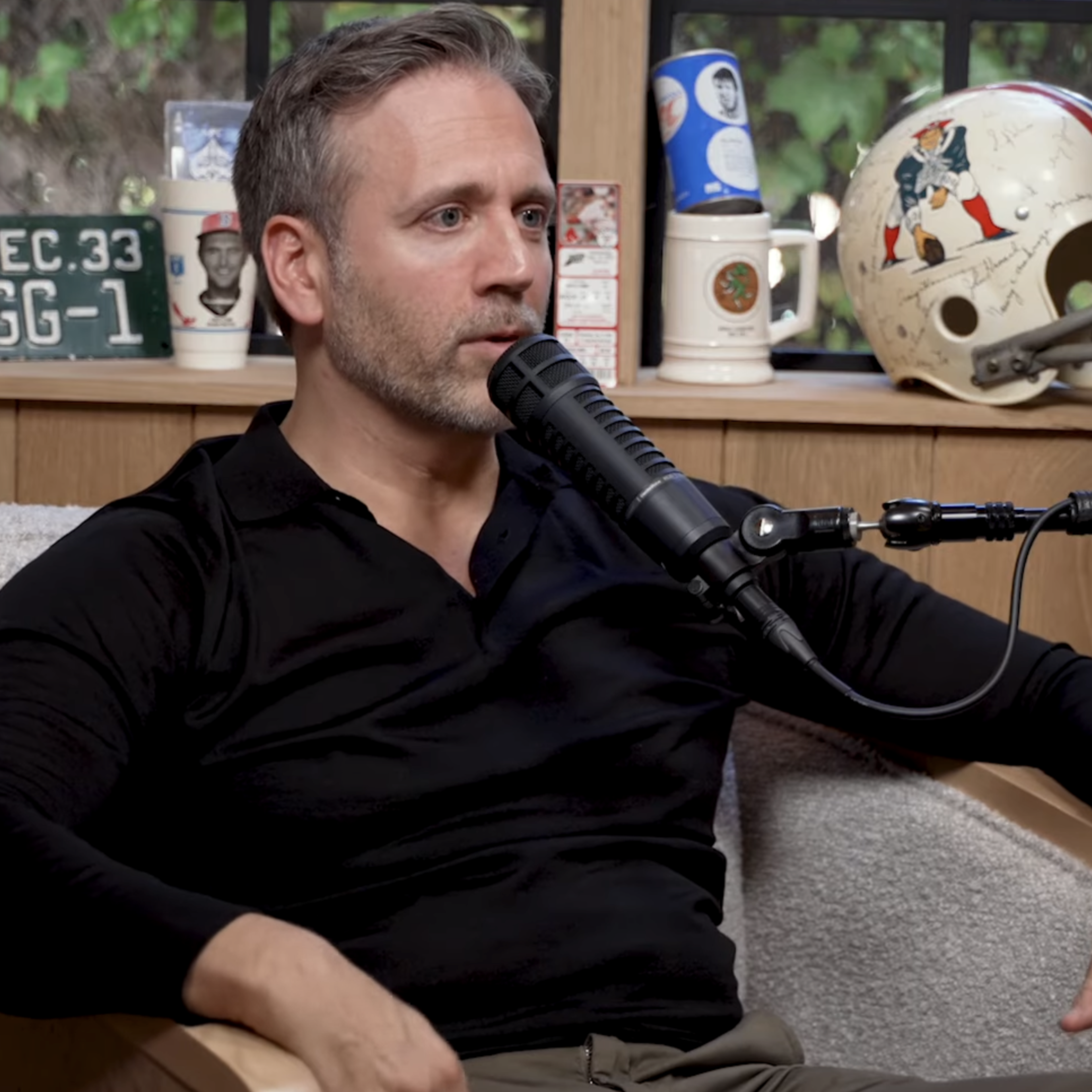 Arrest Warrant Issued For Ex-NFL Star Vernon Davis - The Spun