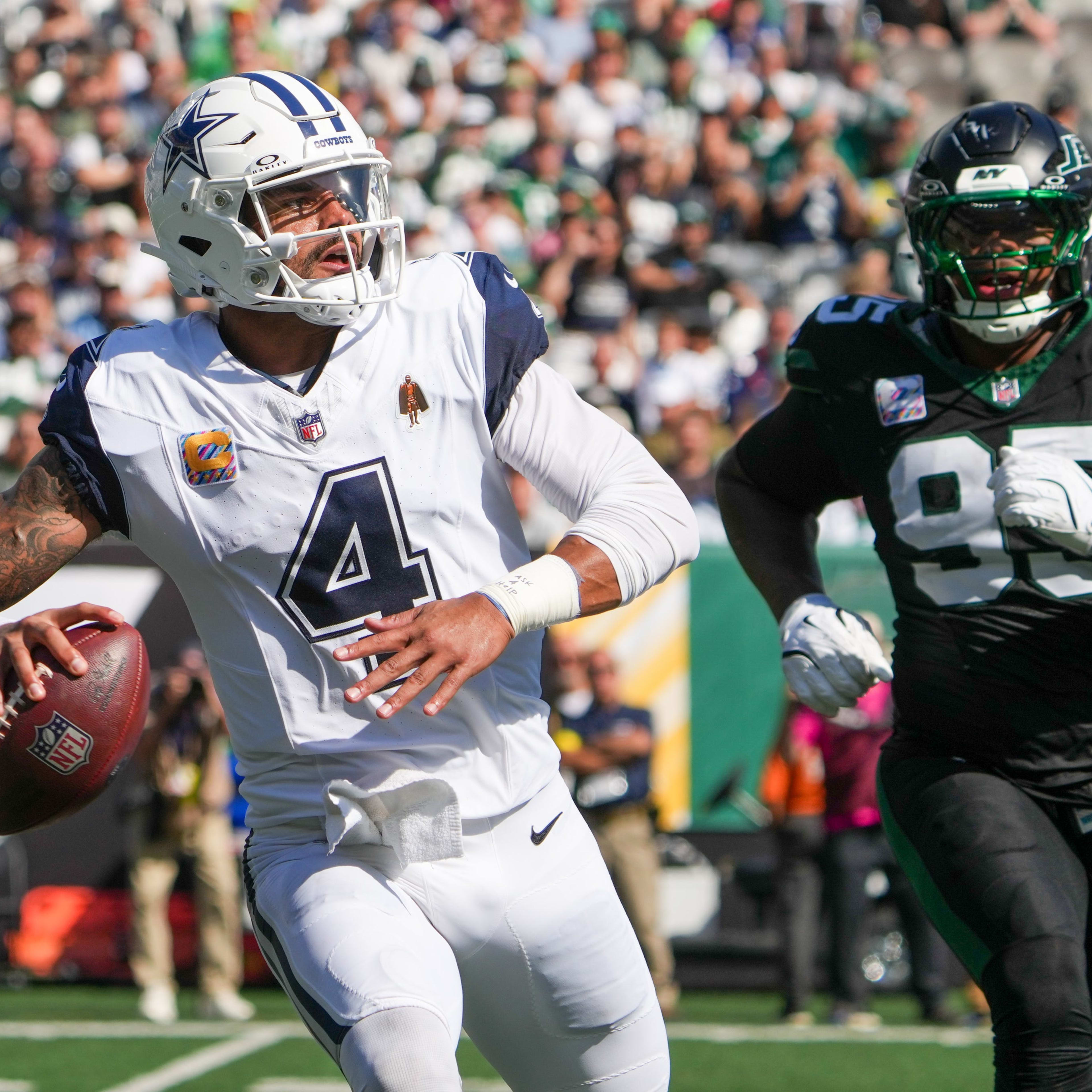 Look: 10 Stunning Photos Of NFL Cheerleaders - The Spun