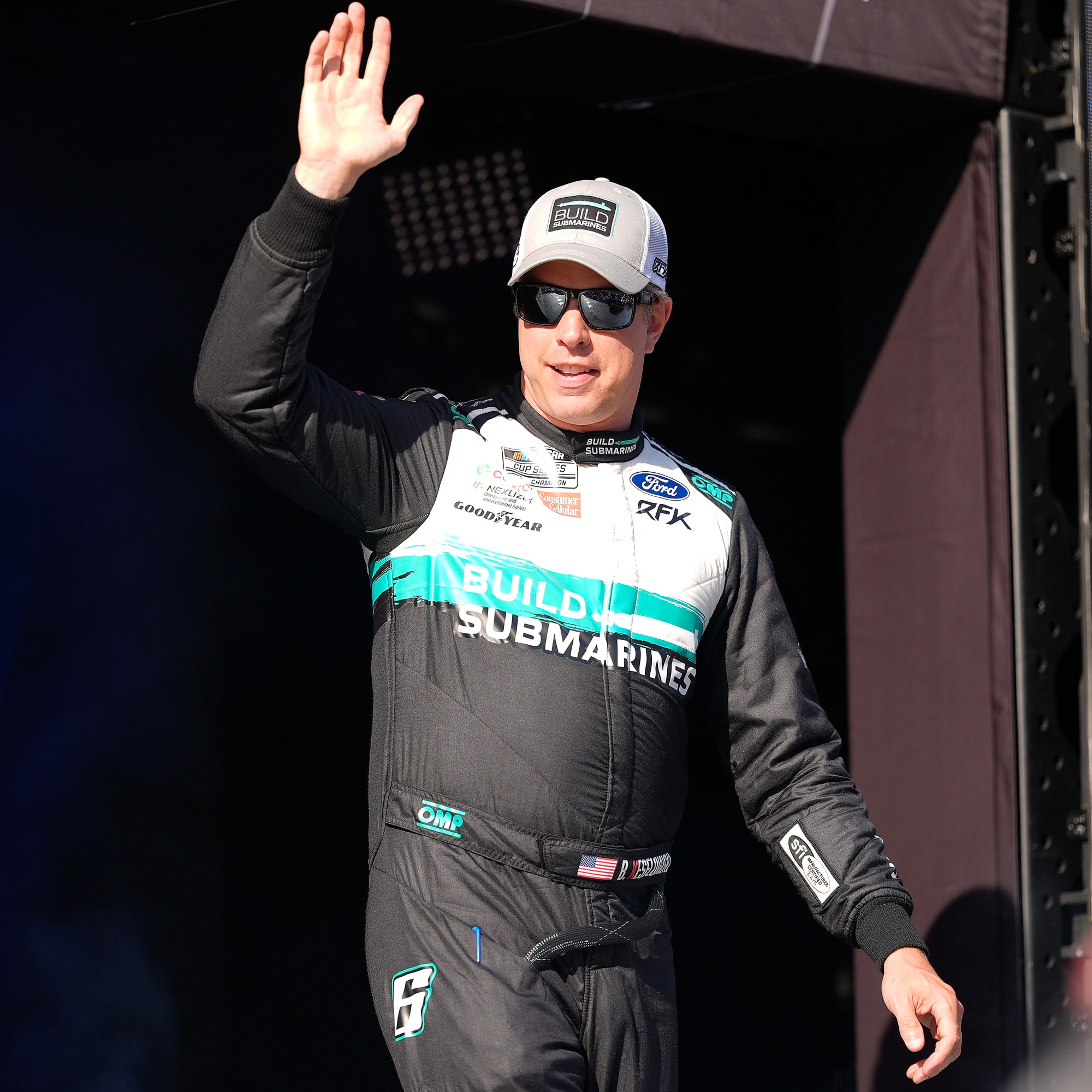 Navy Students Loved Sideline Reporter Jenny Dell's Outfit Saturday ...