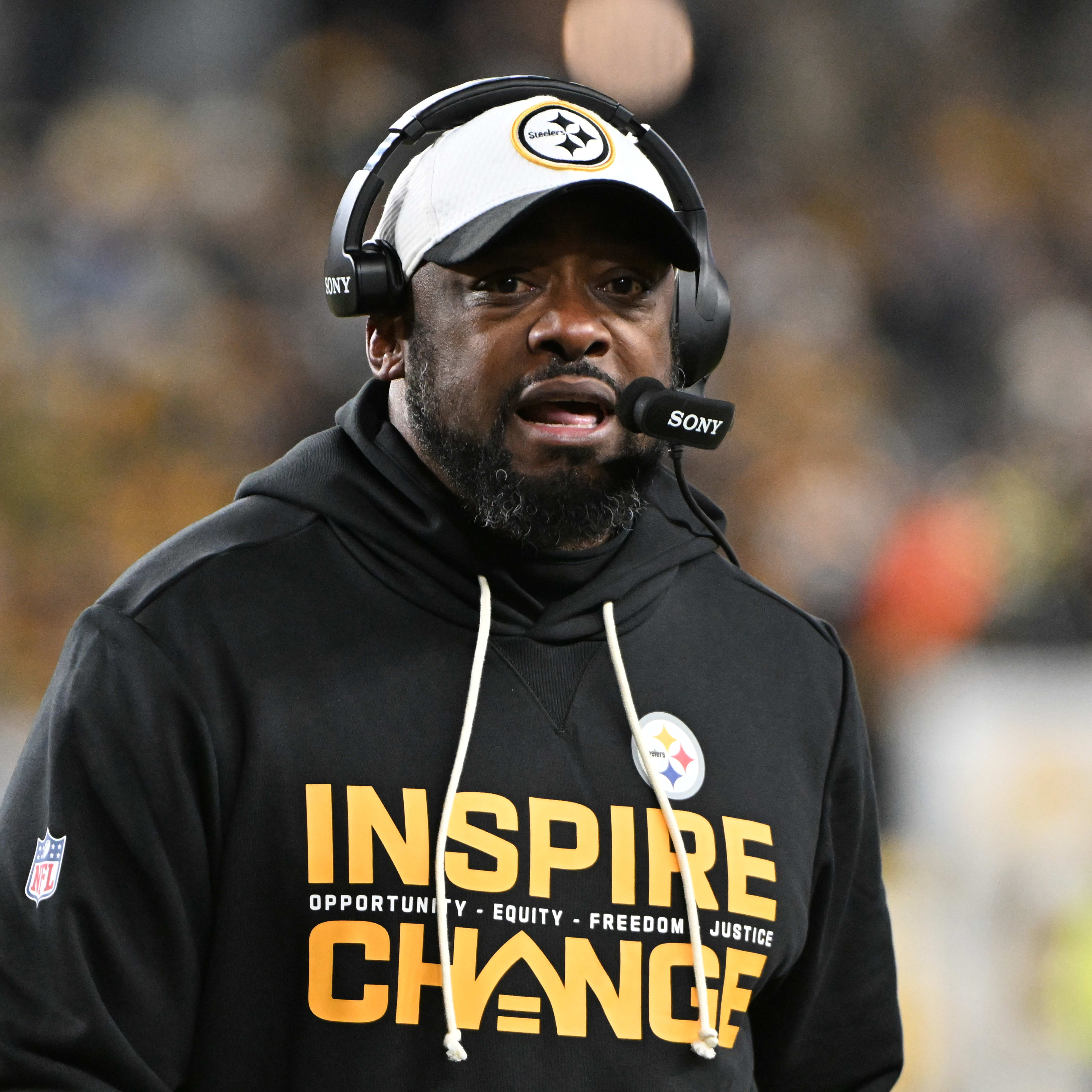 NFL Fans Feeling Bad For Erin Andrews On Sunday - The Spun