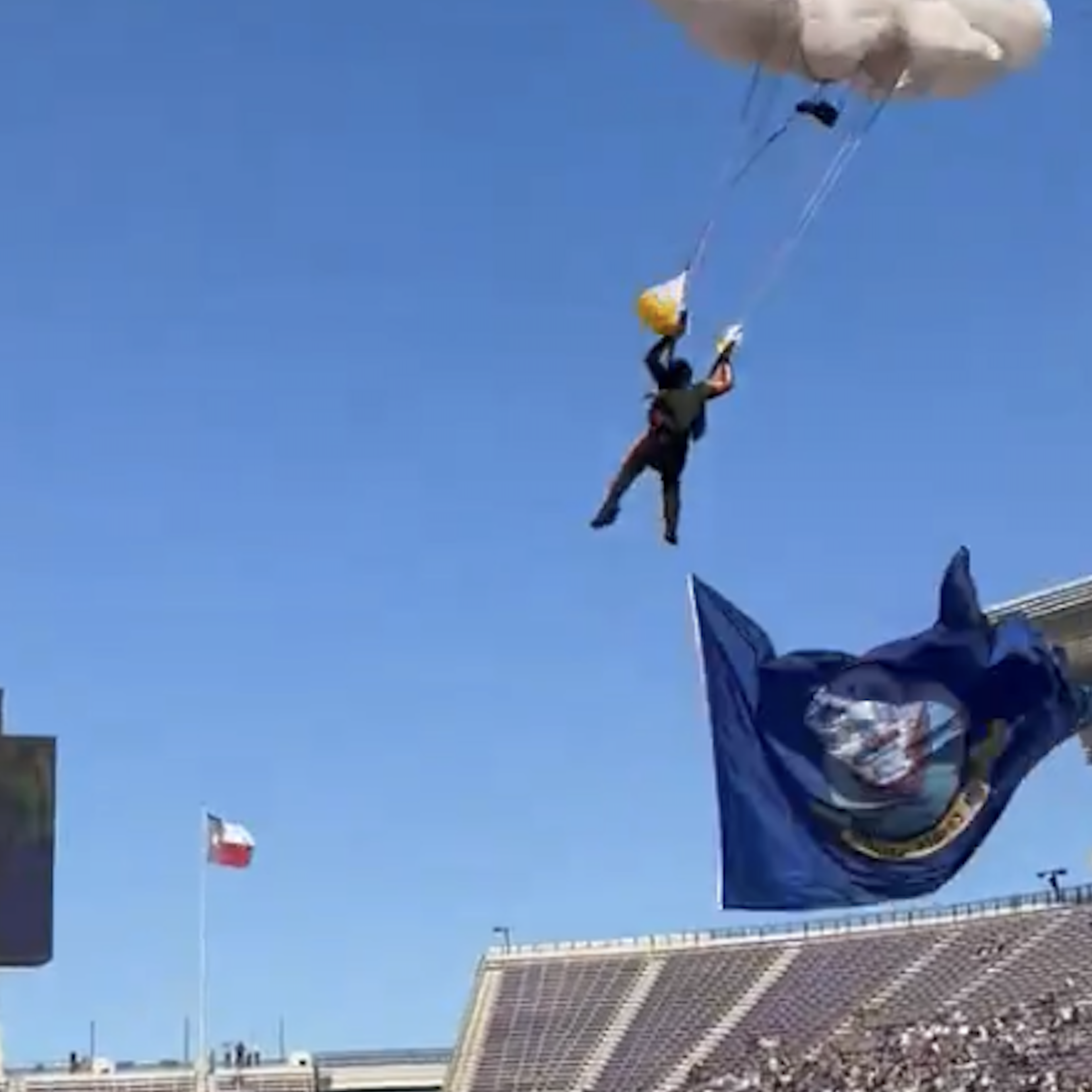 Alex Smith Shares Gnarly Photo Of His Leg 6 Years After Devastating ...