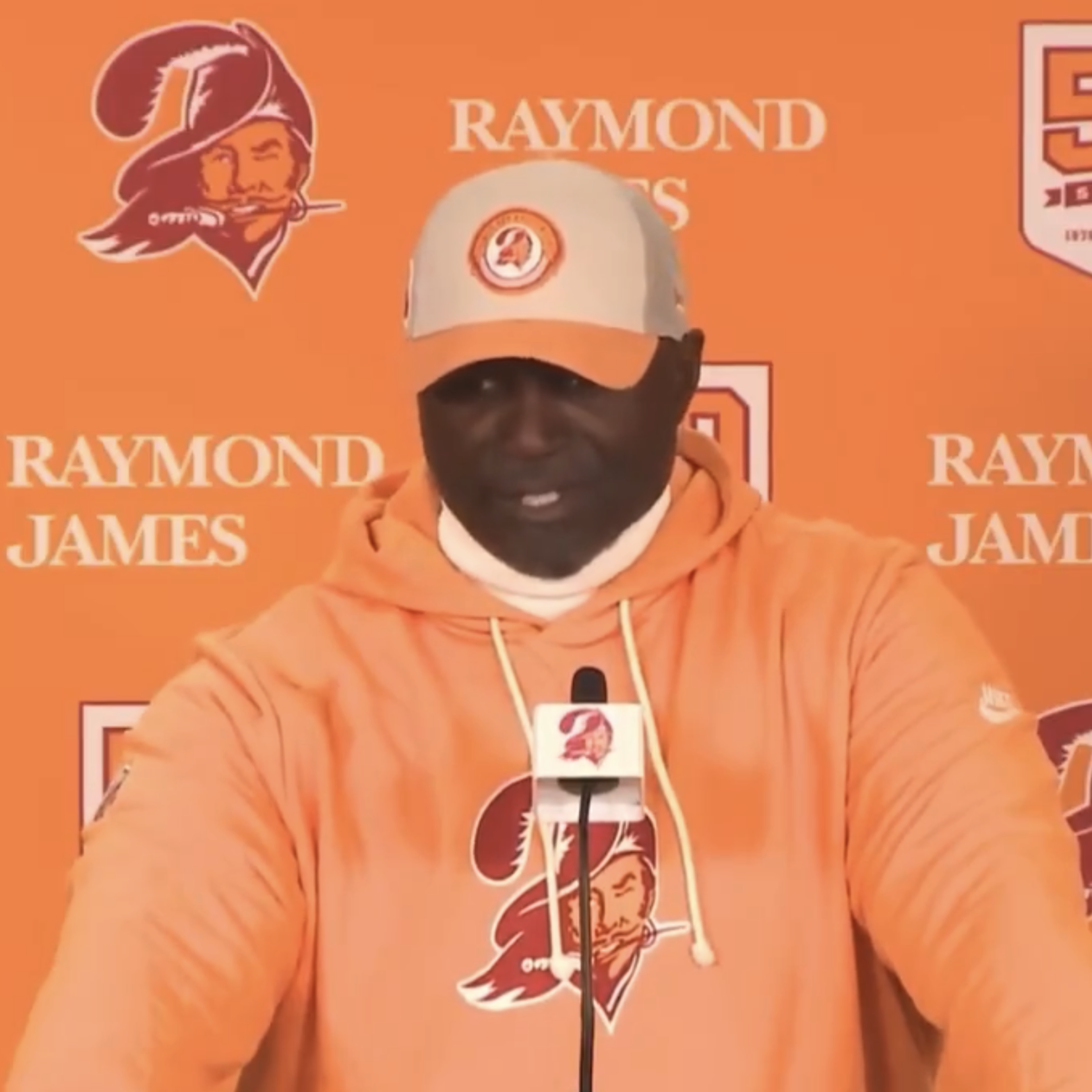 NFL Host Kaylee Hartung Grabs Attention With 'Cowgirl' Photo - The Spun