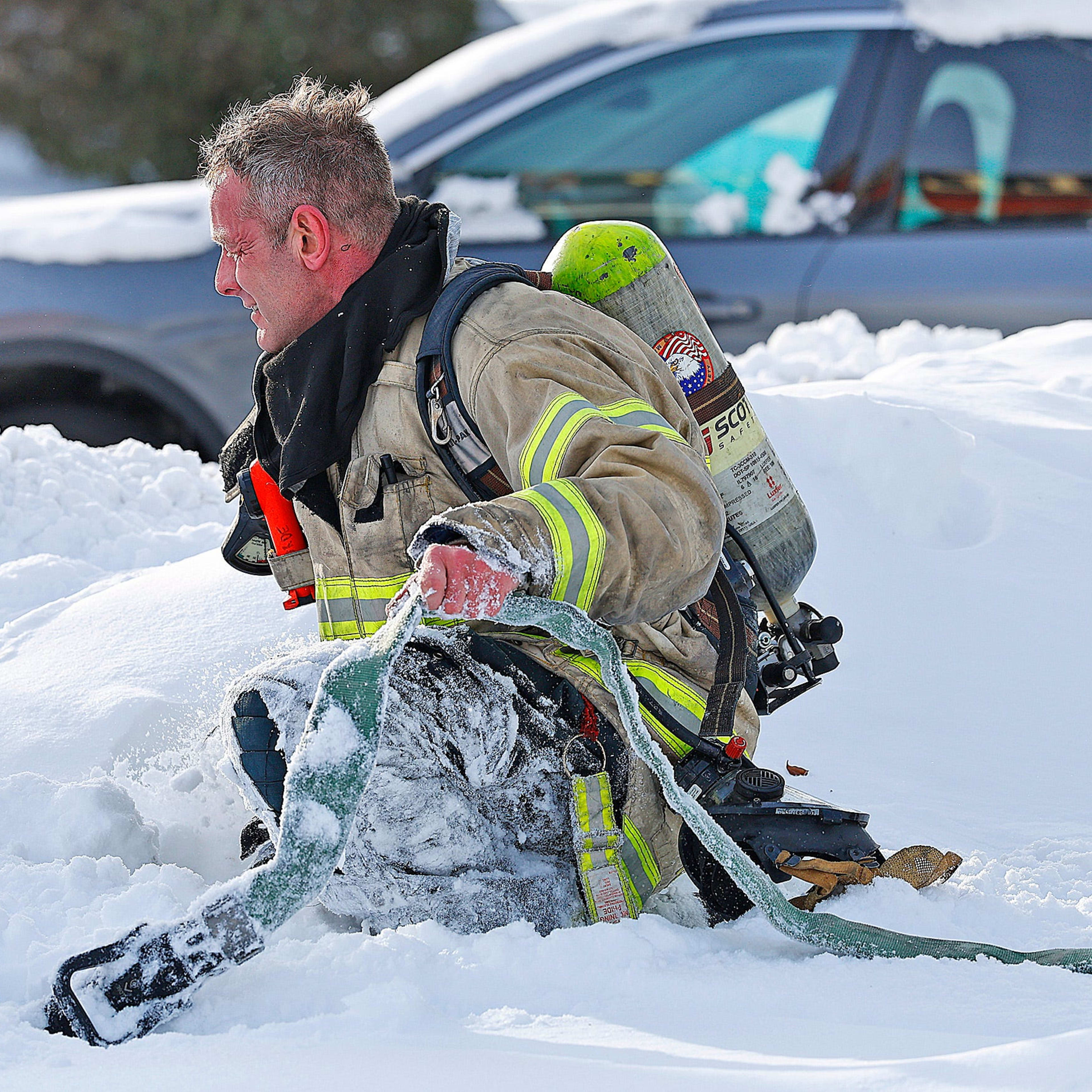 NFL Reporter Melanie Collins Wraps Up 2025 Season In 'Gorgeous' Outfit ...