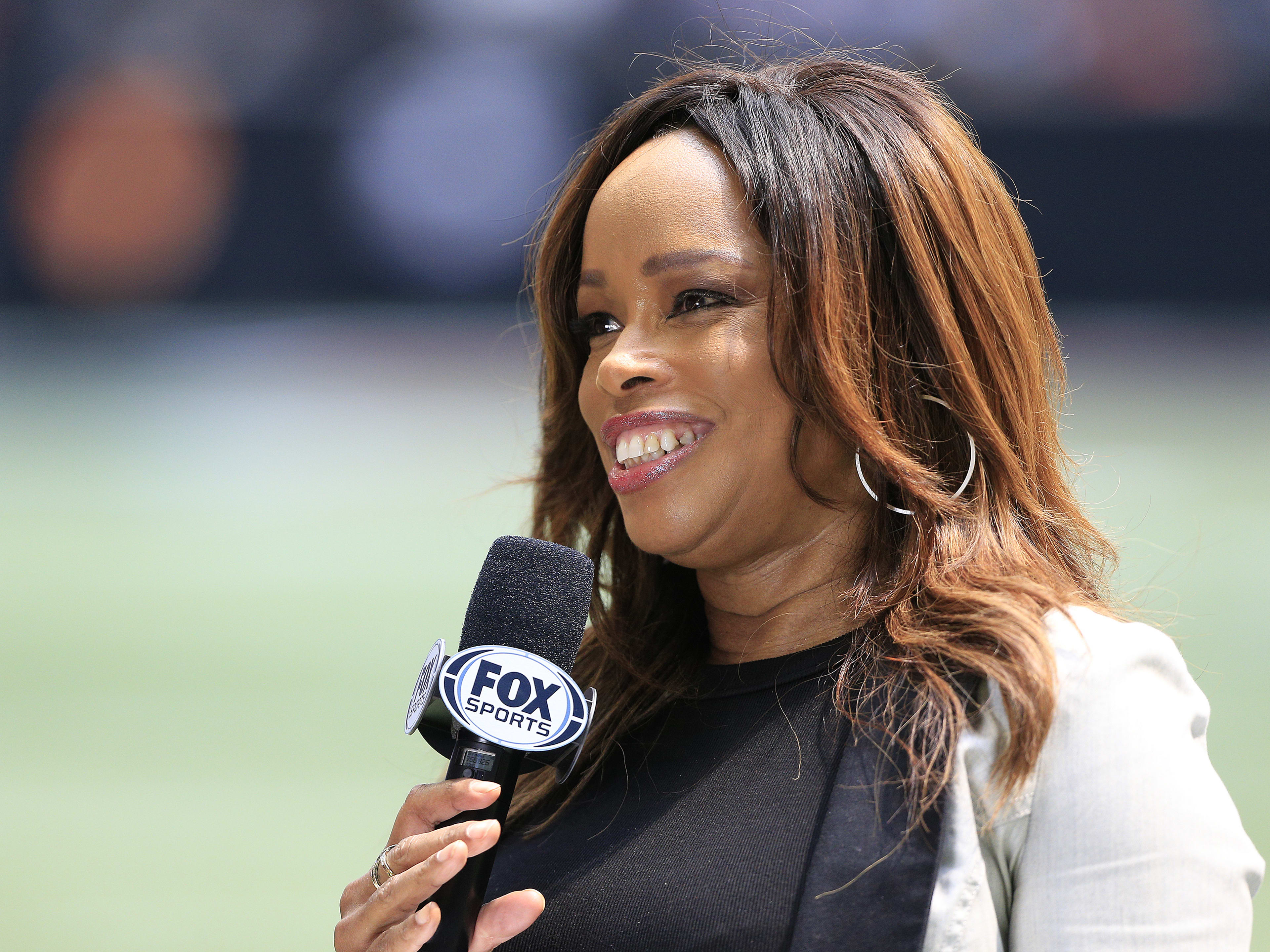 Congratulations Pouring In For Veteran NFL Sideline Reporter Pam Oliver - The Spun