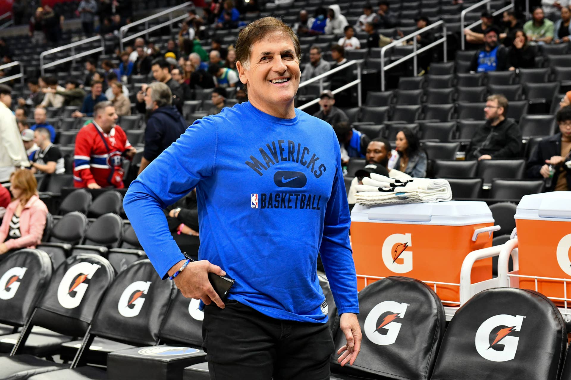 College Football Fans Rip Mark Cuban For 'Bandwagon' Behavior - The Spun