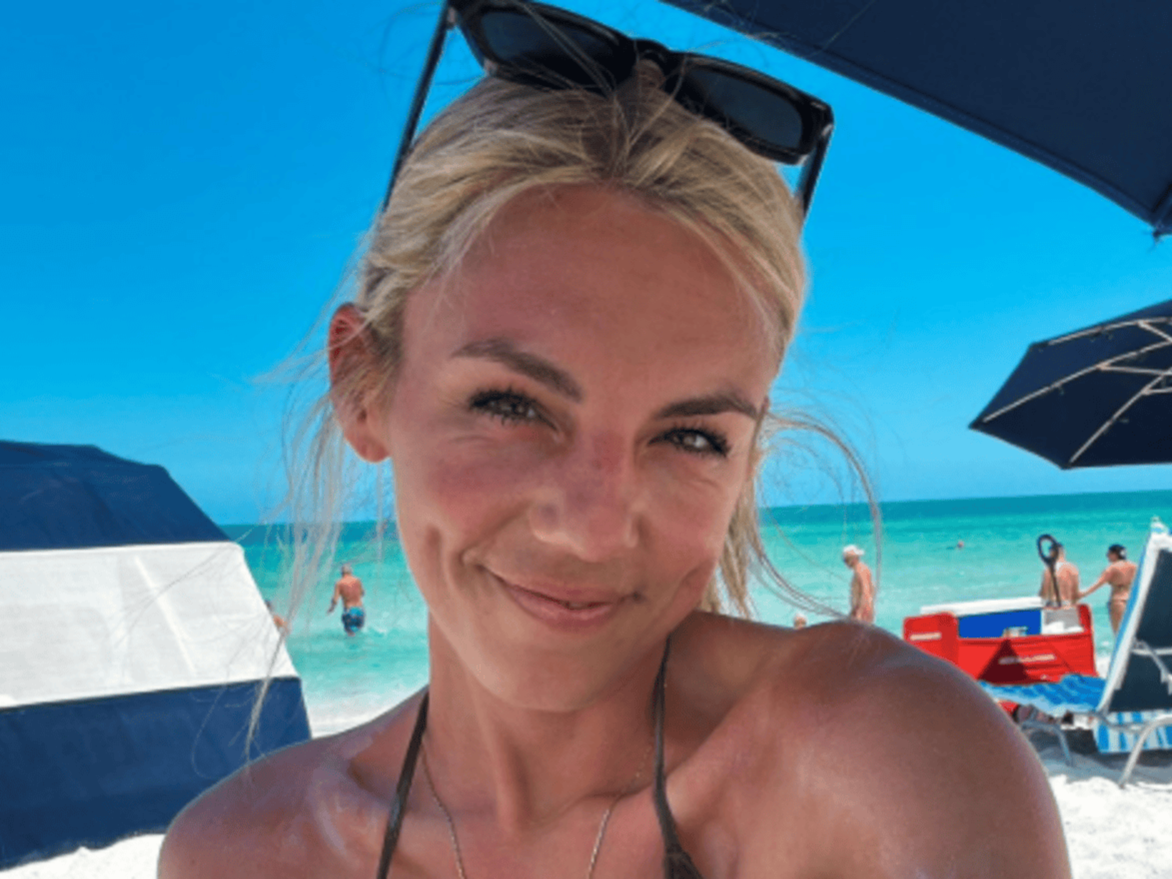 NFL Influencer Annie Agar Causes Stir With Christmas Outfit - The Spun