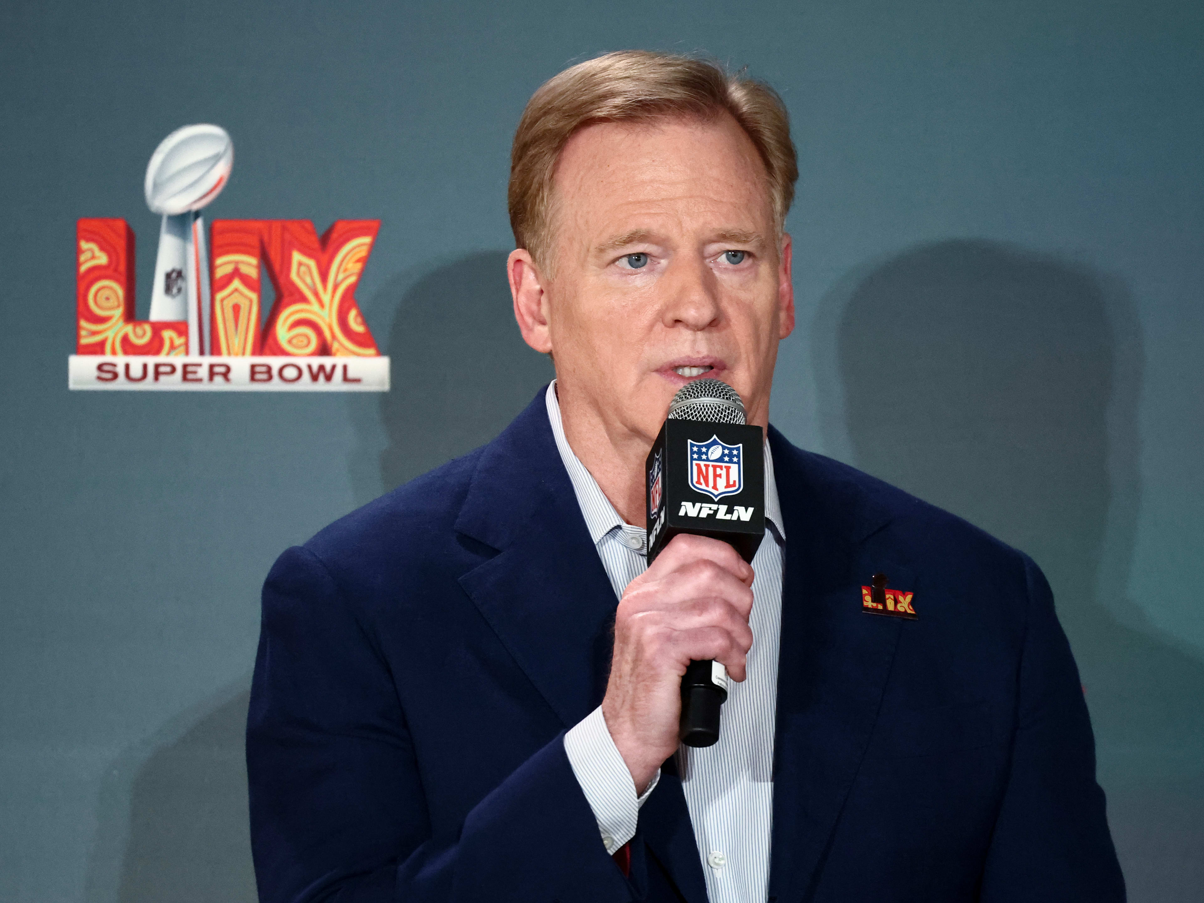 Alex Morgan Turns Heads With 3 Best 'Body Paint' Swimsuit Photos - The Spun